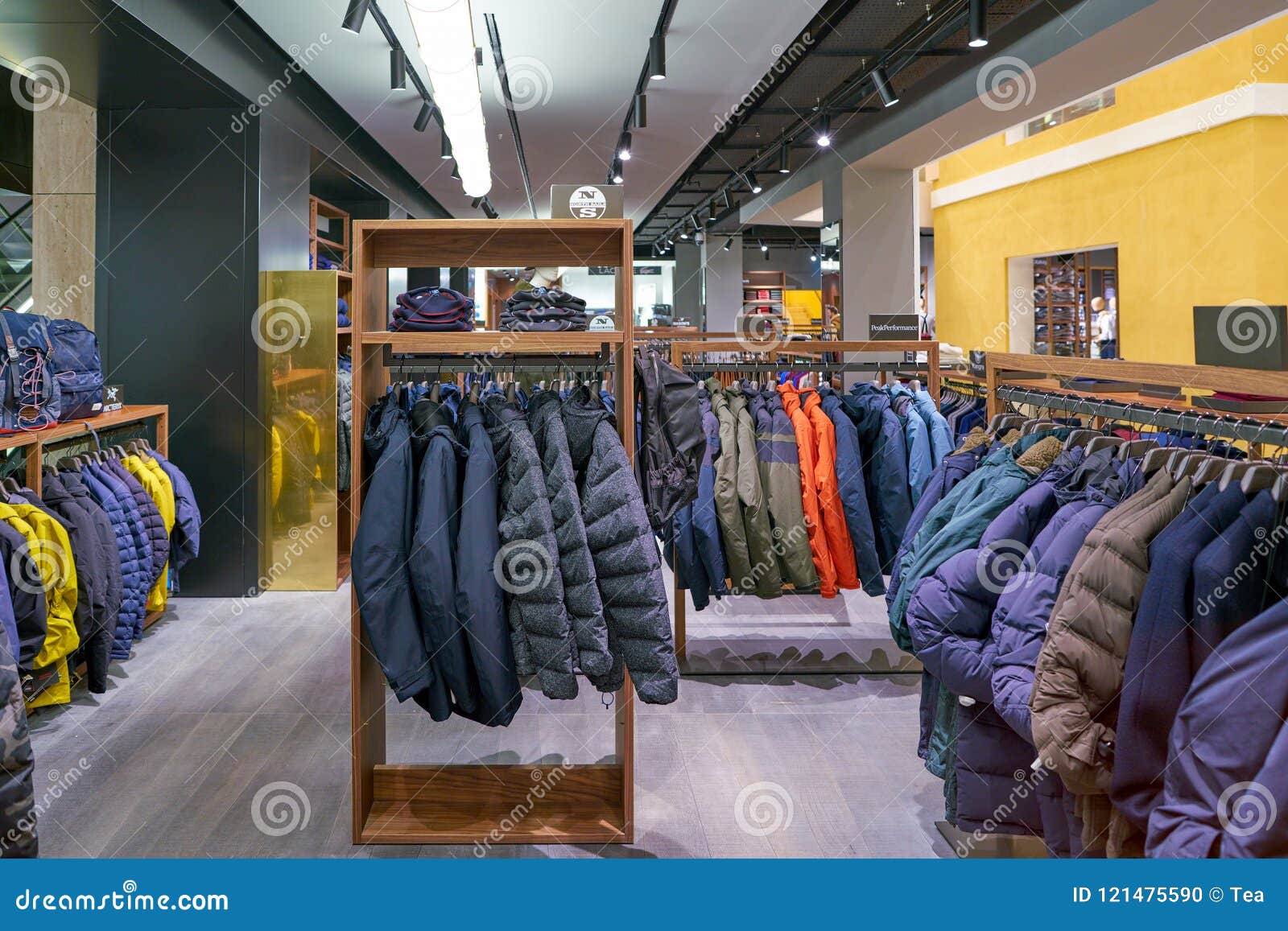 Inside Rinascente in Rome editorial image. Image of sale - 121475590