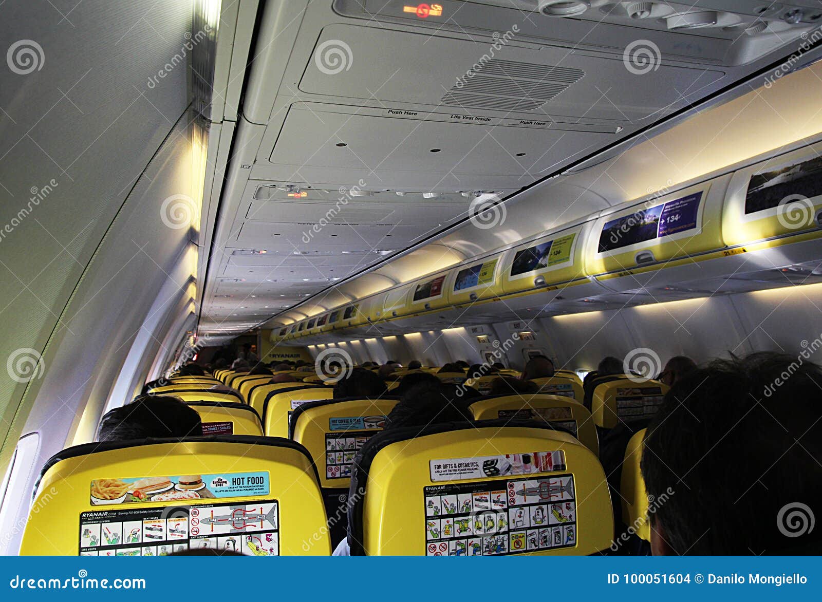 Ryanair flight editorial stock image. Image of cost - 100051604