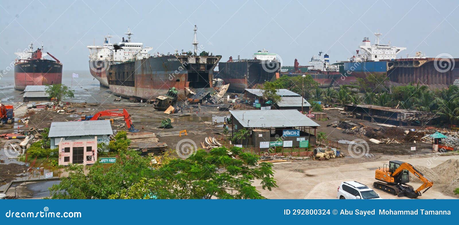 Inside of Ship Breaking Yard Chittagong,Bangladesh Editorial Stock ...
