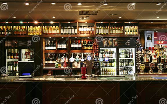 Inside View of a English Pub Editorial Image - Image of food, drink ...