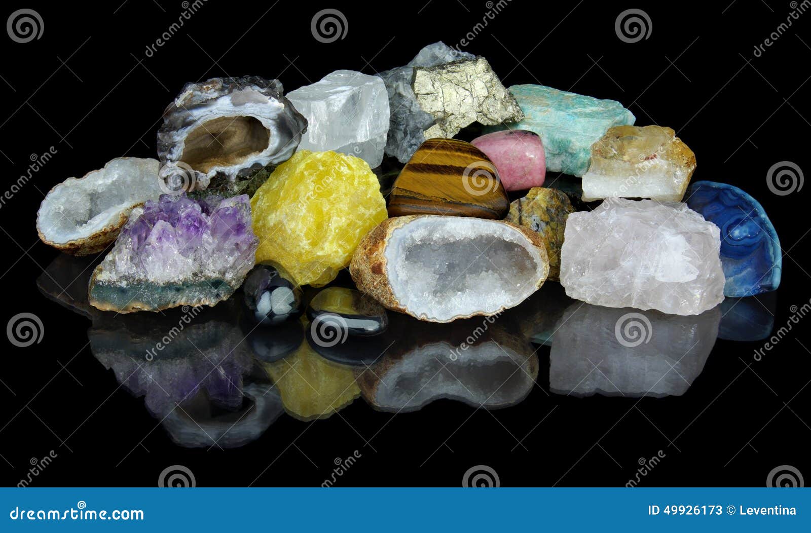 Insieme Dei Minerali Differenti Immagine Stock - Immagine di differente ...