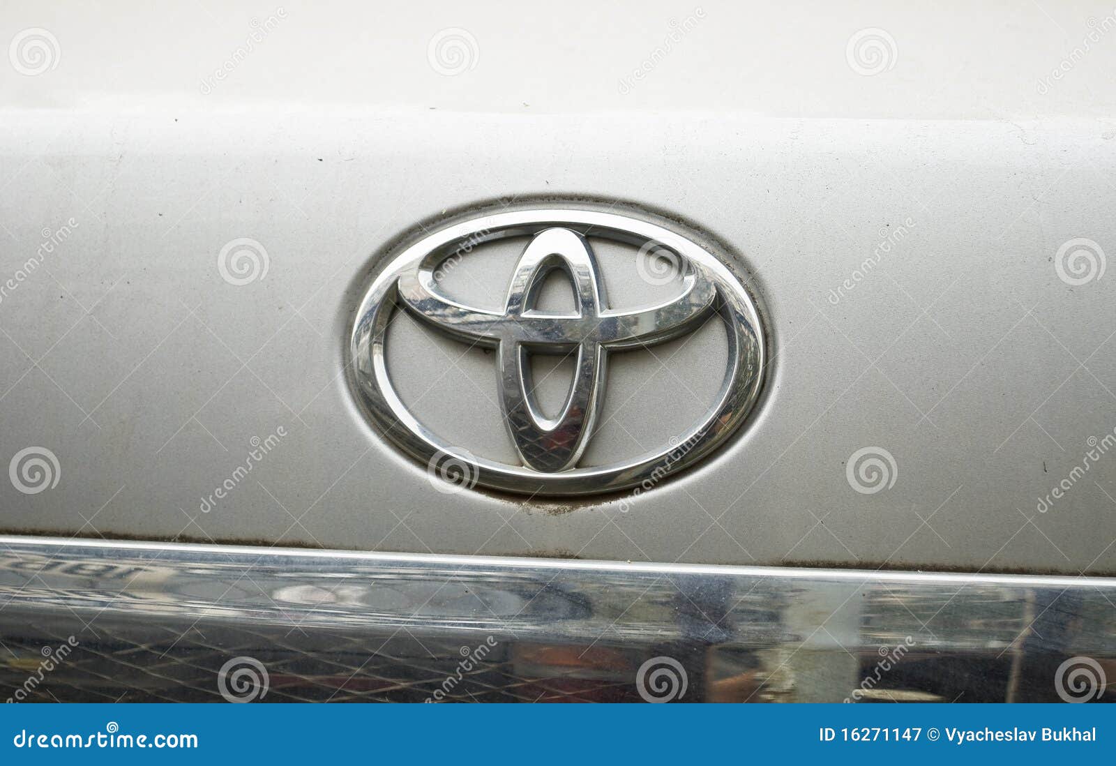 Insignia de Toyota fotografía editorial. Imagen de poderoso - 16271147