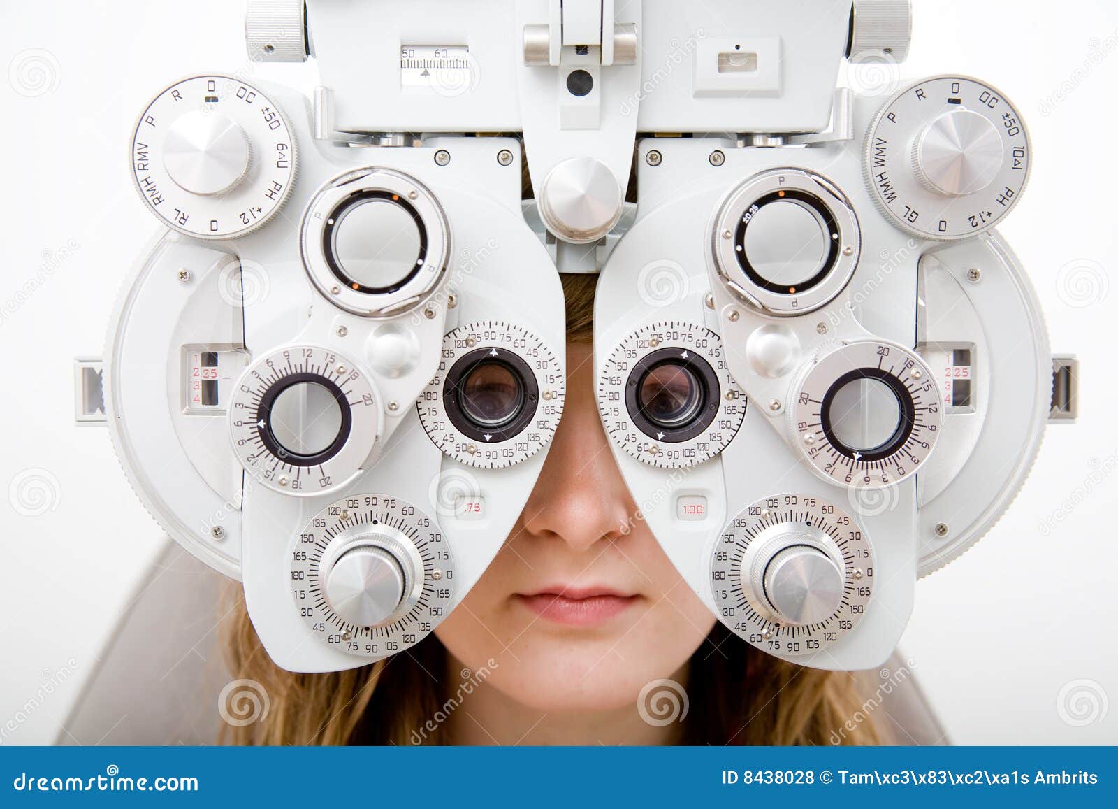 Inspecione Um Paciente No Trabalho Da Oftalmologia Foto de Stock ...