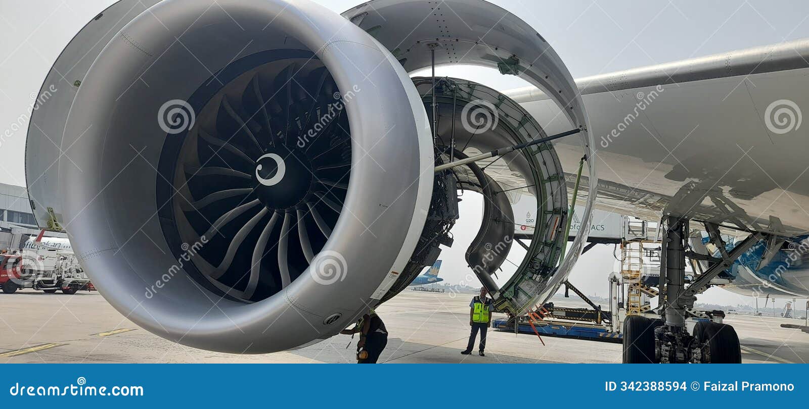 Inspection of Engine General Electric GEnx Editorial Stock Image ...