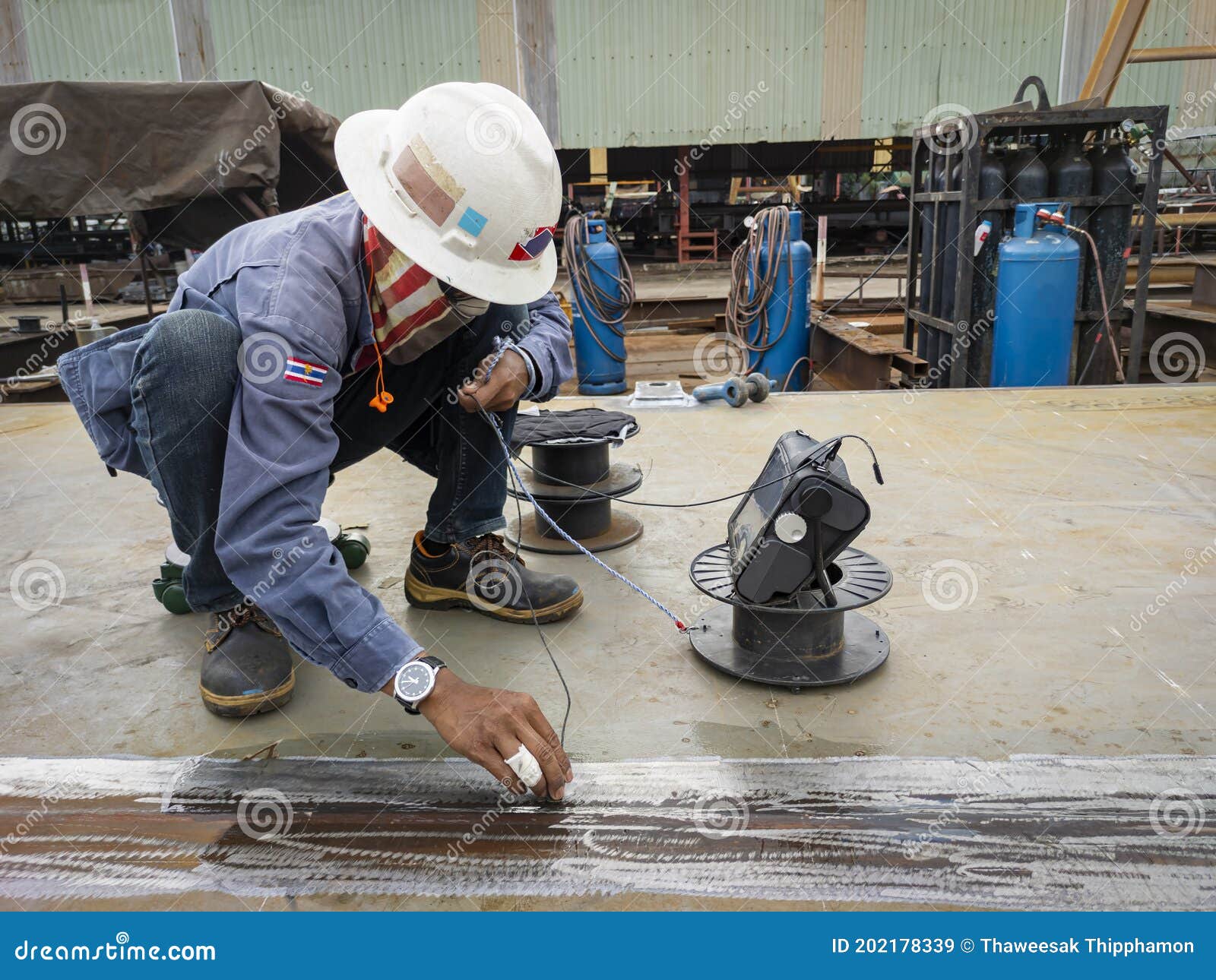 Checking Defect In Welded With Process Magnetic Particle TestingMT Of ...