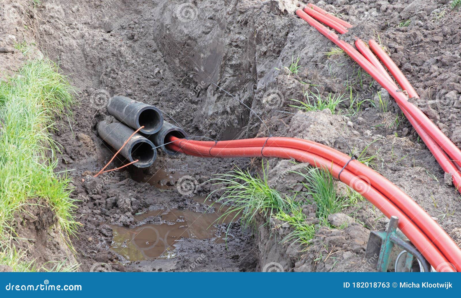 Installatie Van Ondergrondse Kabel Stock Afbeelding - Image of ...