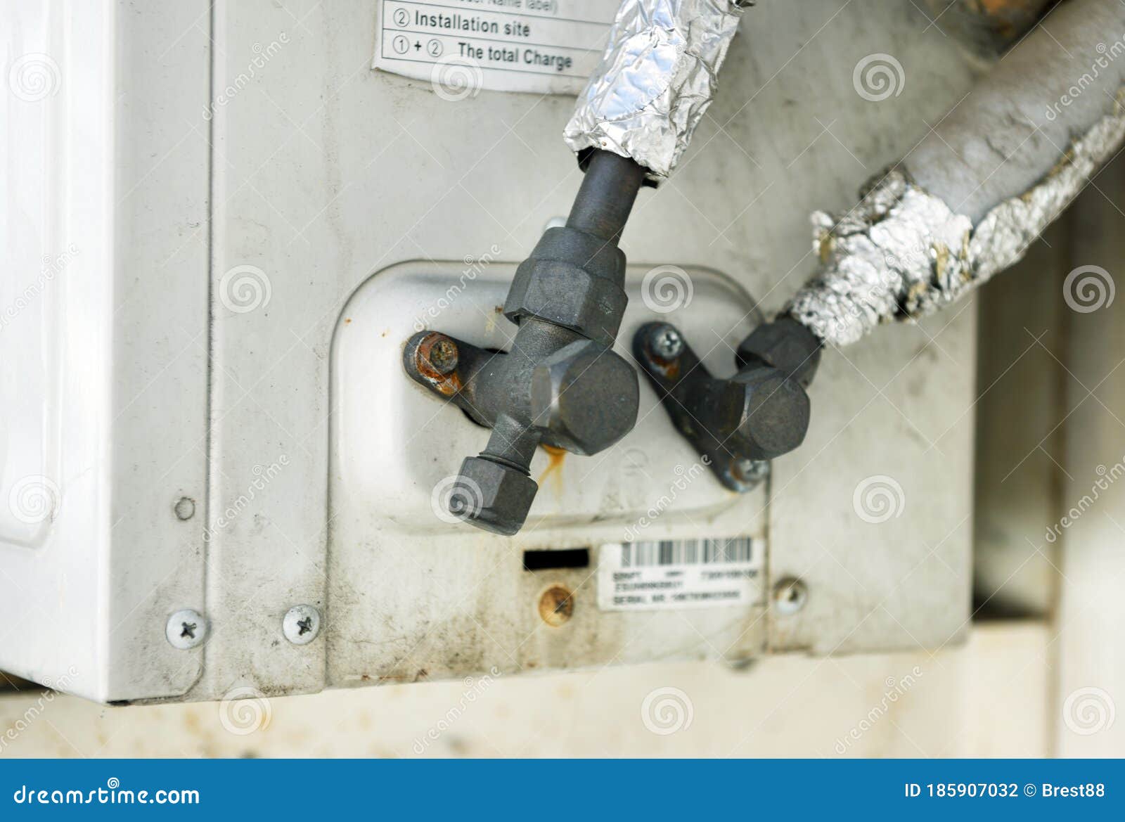 Installation of the Air Conditioner, Connects Copper Pipe, Condensing ...