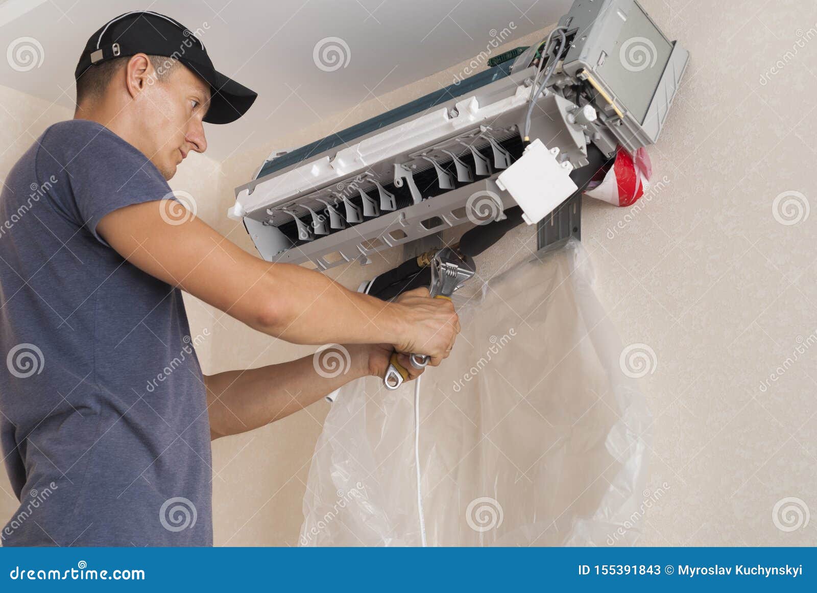 Installation of the Air Conditioner Indoor Unit Stock Image - Image of ...