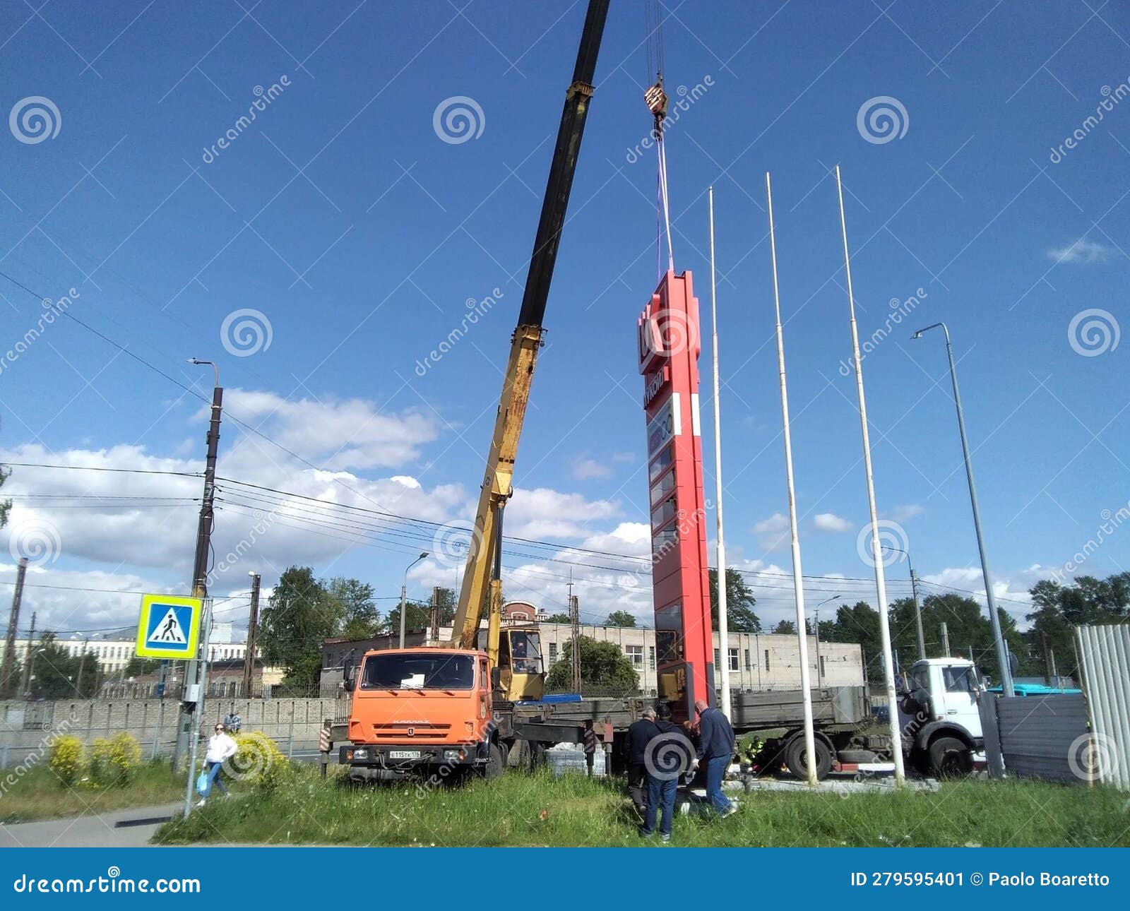 Installation of a Concrete Panel Building at a Gas Station. Two ...