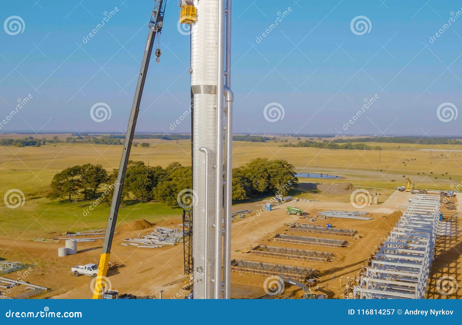 Installation of the Distillation Column with a Lift Crane. Construction ...