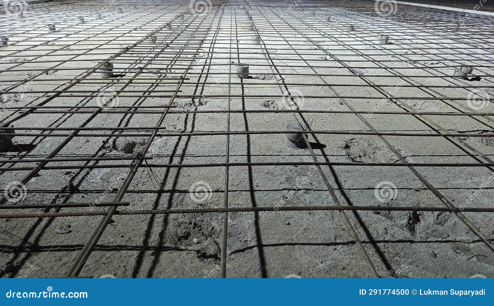 Installation of M6 Single Layer Wiremesh on Slab Work Stock Photo ...