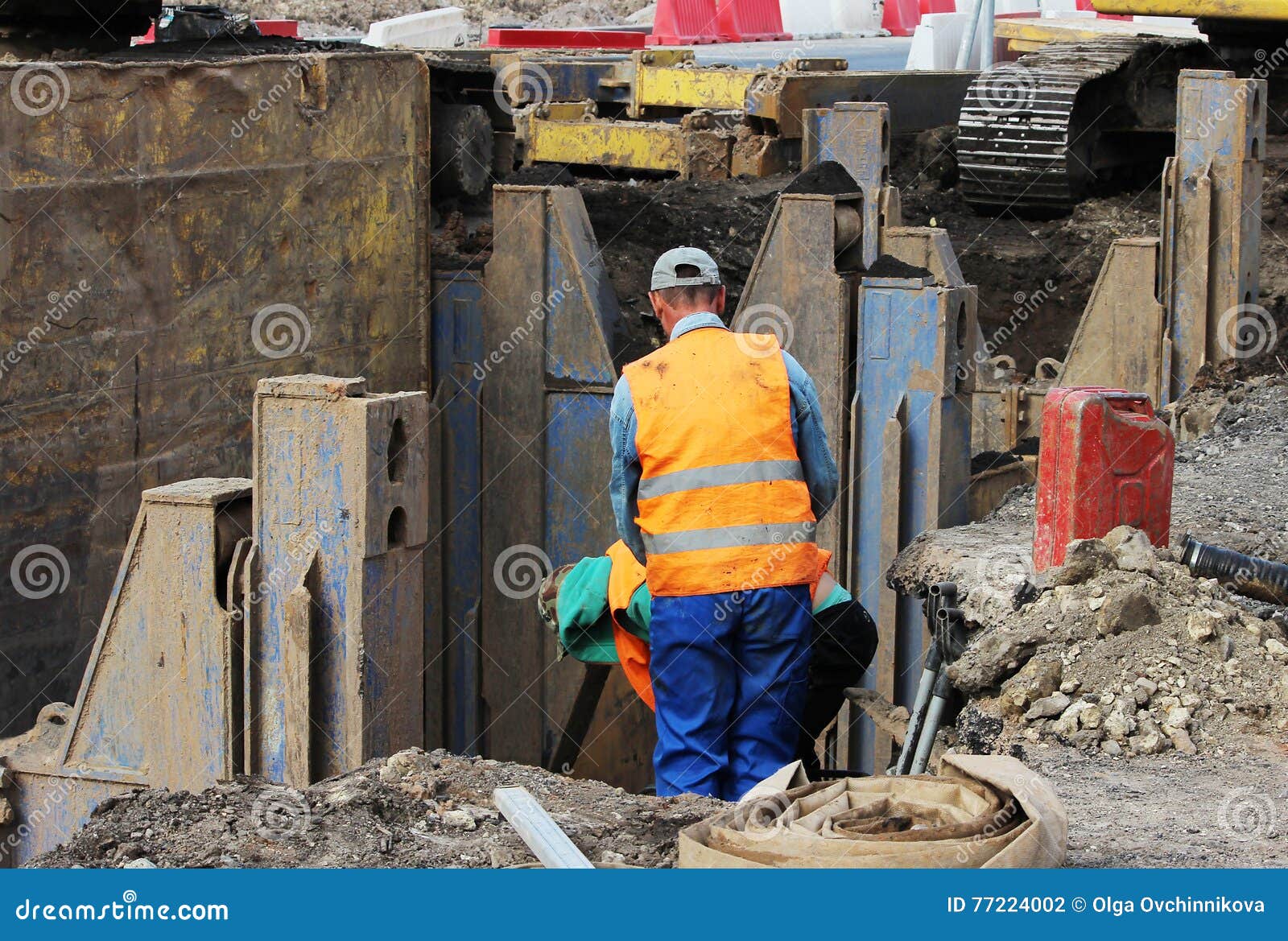 Installation of Metal Structures - Immediate Support for Draining Soil ...