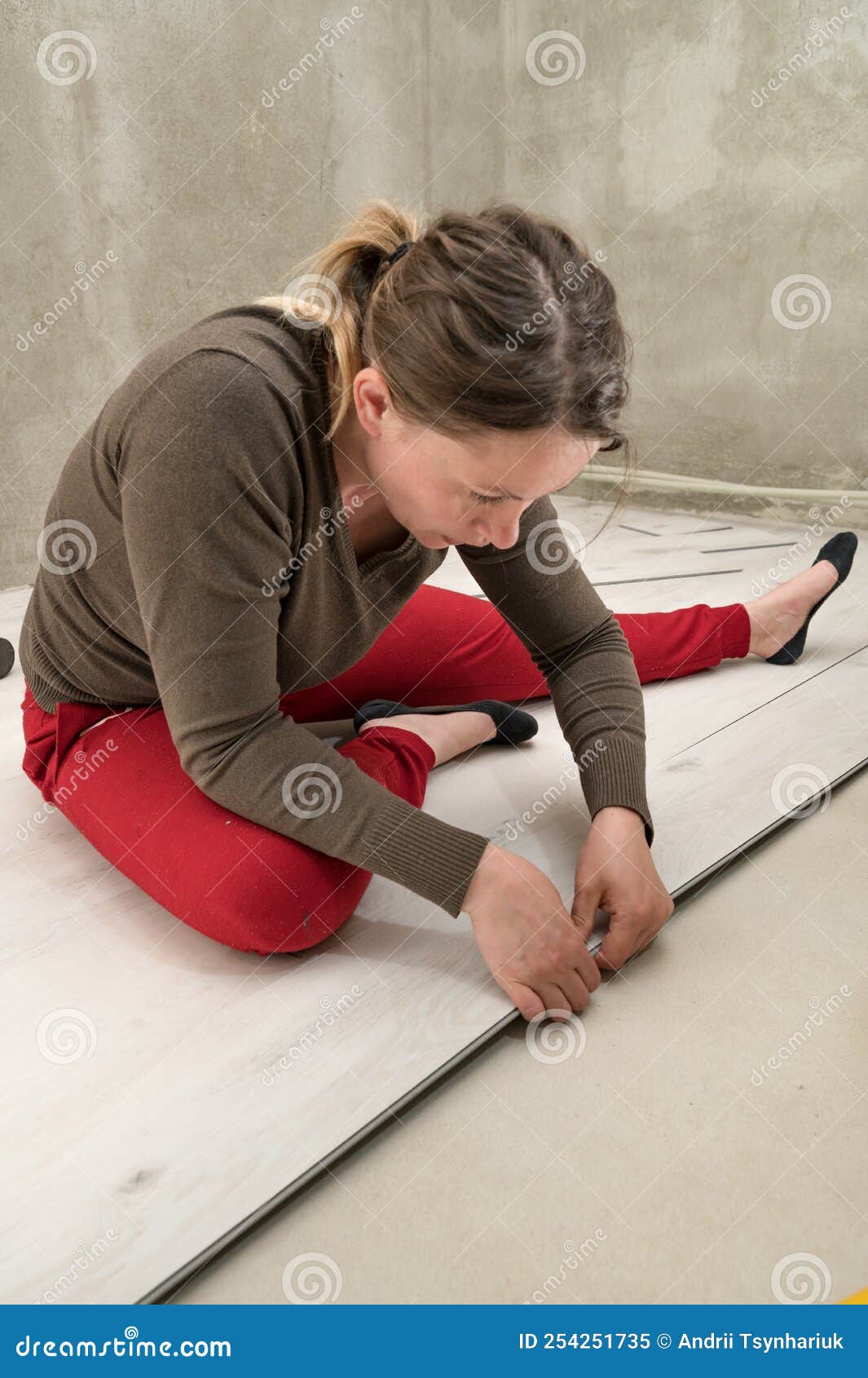 Installation of Quartz Vinyl Floor, Female Master Installs the Floor ...