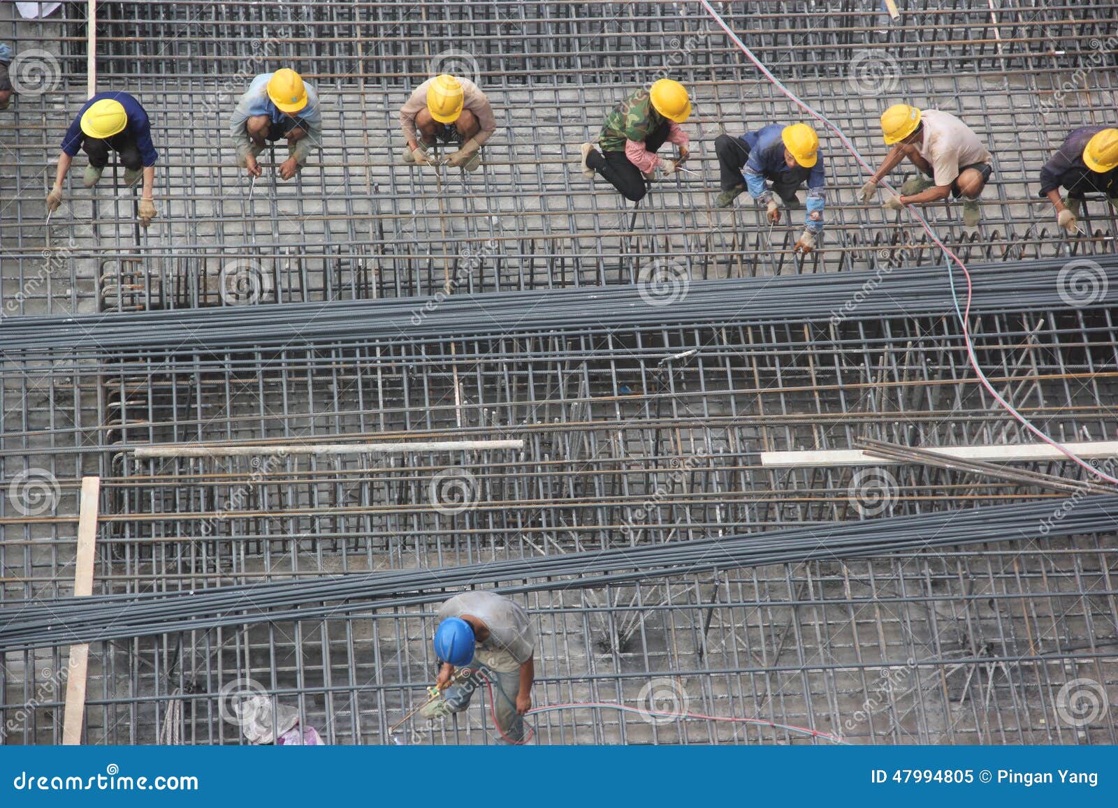 Installation Steel Skeleton of the Workers at the SHENZHEN Construction ...