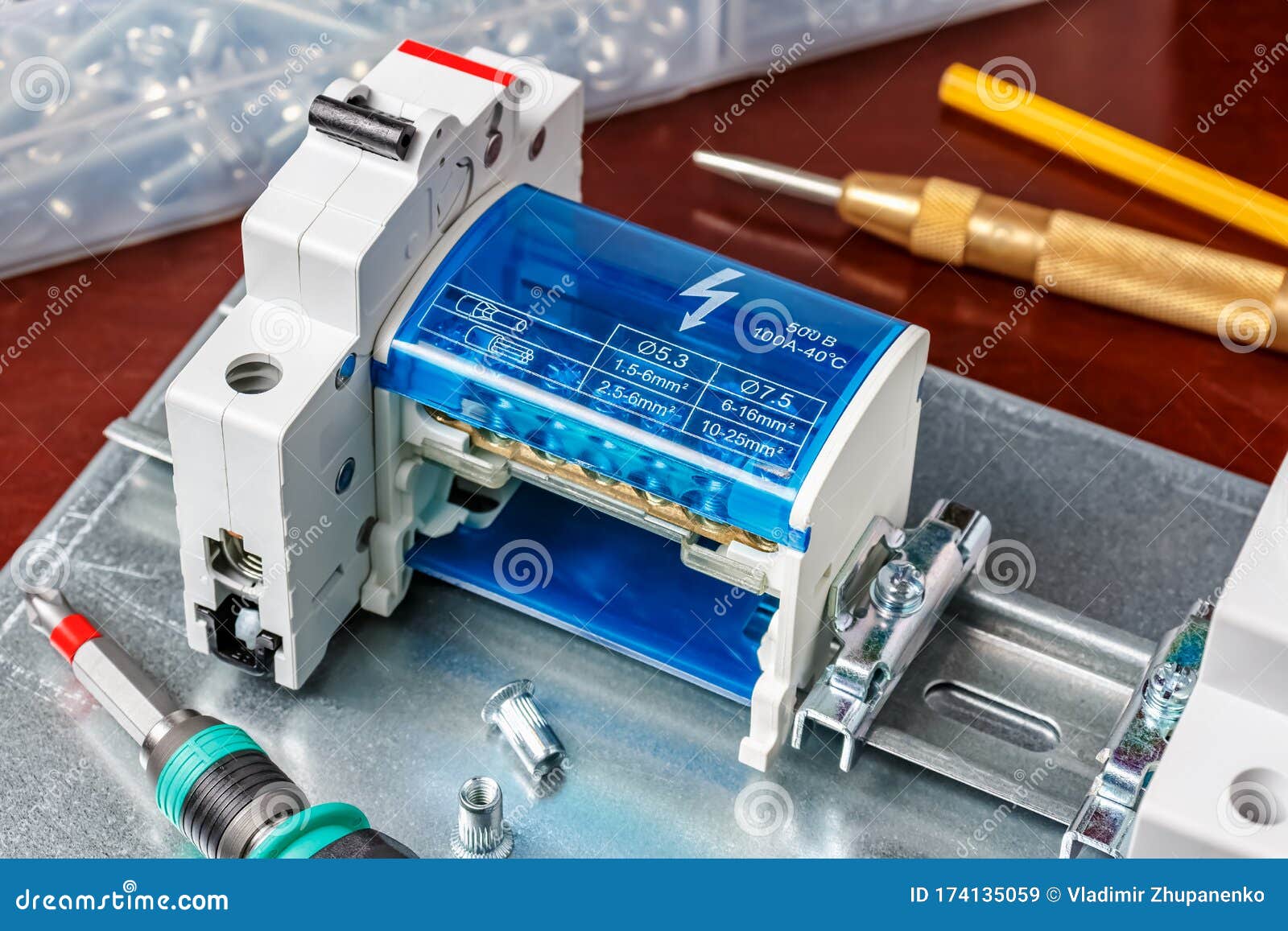 Wire Terminal With Automatic Circuit Breaker Installed On A DIN-rail ... Wire Terminal With Automatic Circuit Breaker Installed On A DIN-rail ...