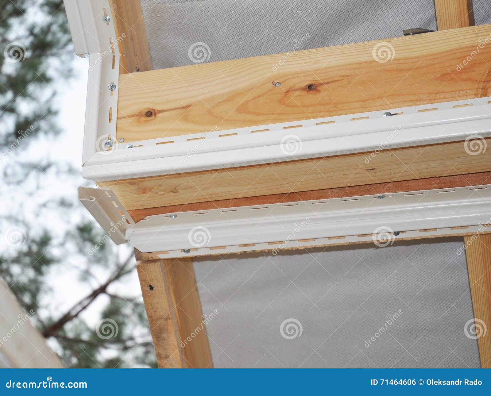 Installez Le Soffite Construction De Toiture Photo stock - Image du ...