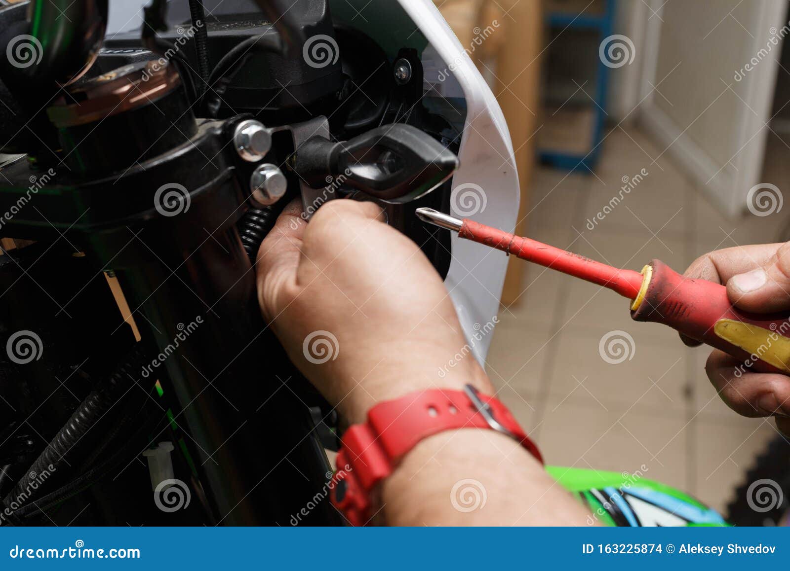 Installing the Front Lamp with a Plastic Lining on the Motorcycle Stock ...