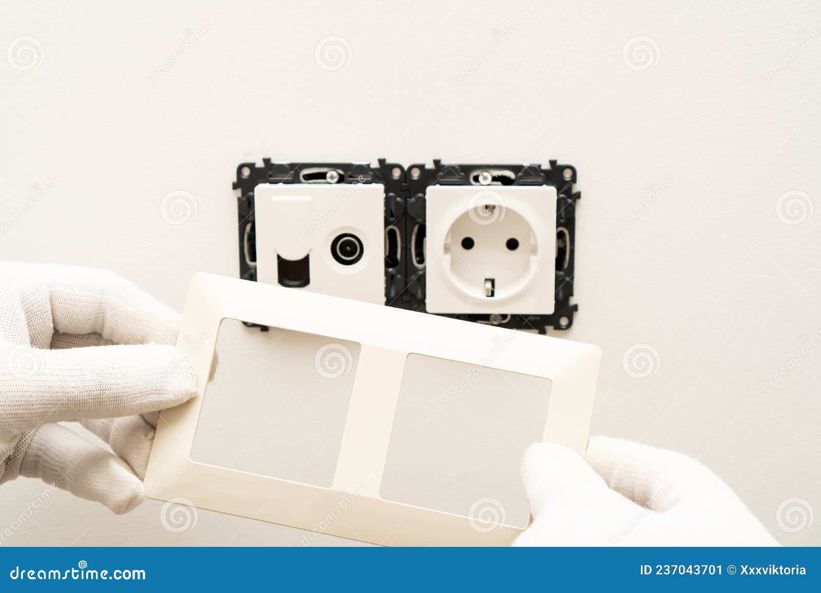 Installing Multifunction Outlet with Internet Connection, Tv and ...