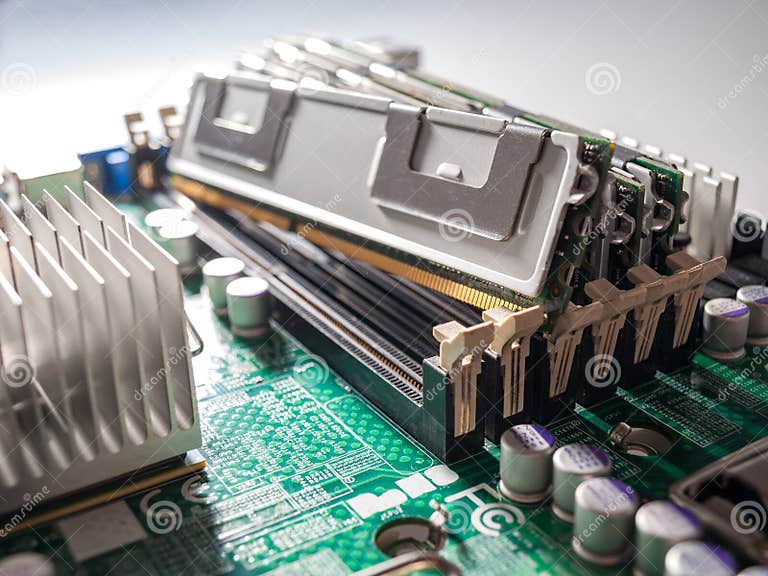 Installing RAM Modules in the Computer Motherboard, Replacing and Repairing Computer Components ...