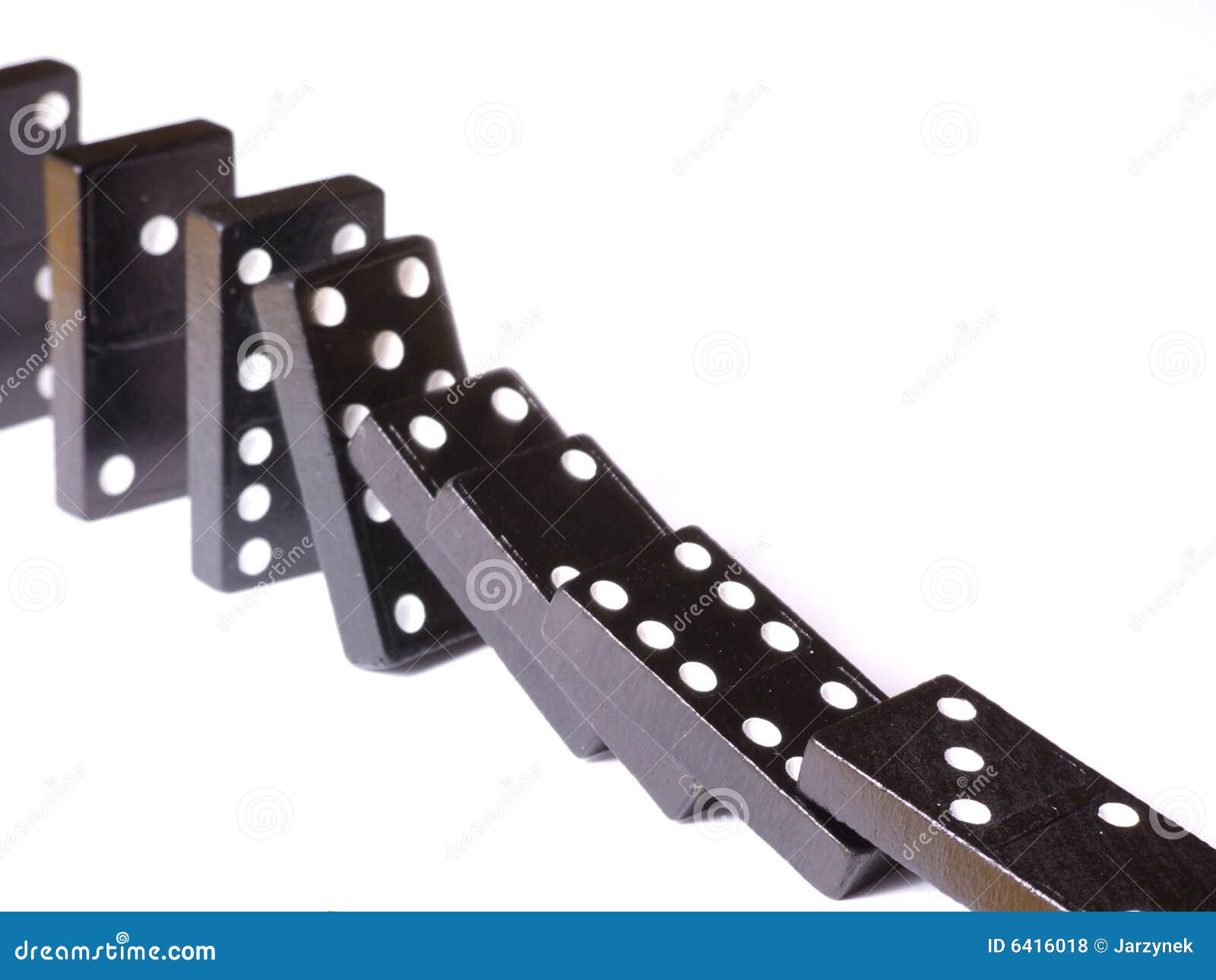 Instortende zwarte rij stock foto. Image of pret, baksteen - 6416018