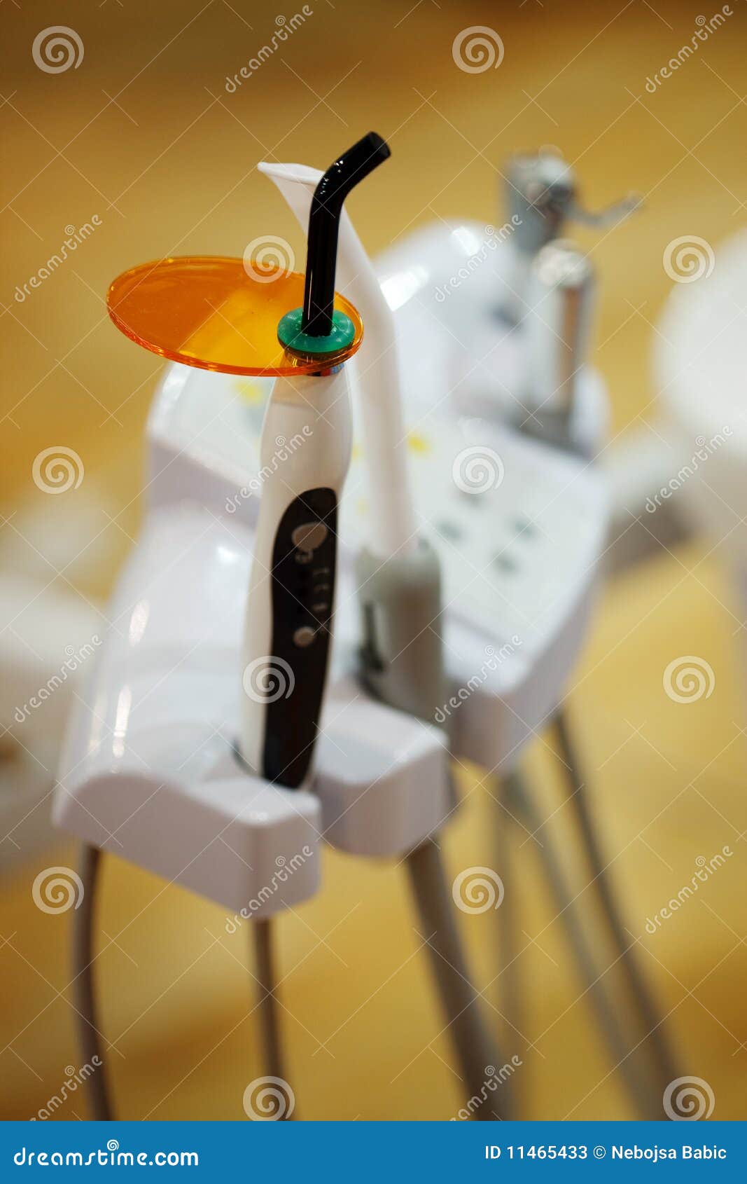 Instrument dentaire image stock. Image du oral, dentisterie - 11465433