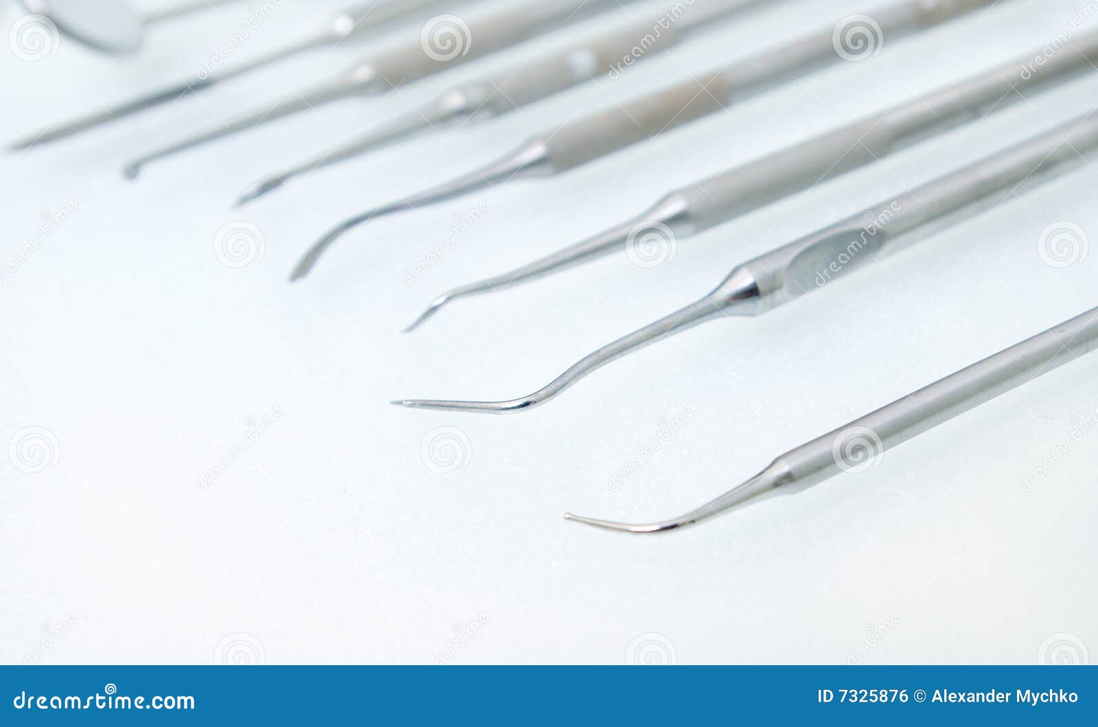 Instrument dentaire. photo stock. Image du médecine, mâchoire - 7325876