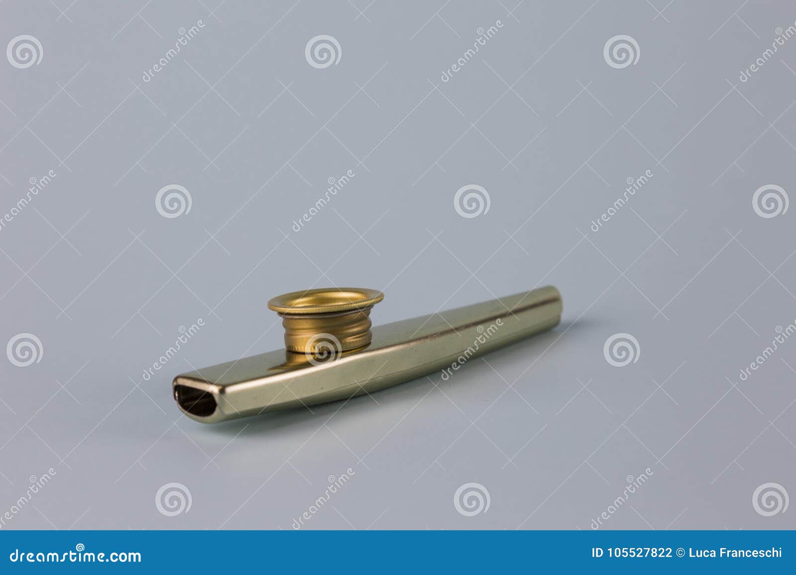 Instrumento del Kazoo foto de archivo. Imagen de artes - 105527822