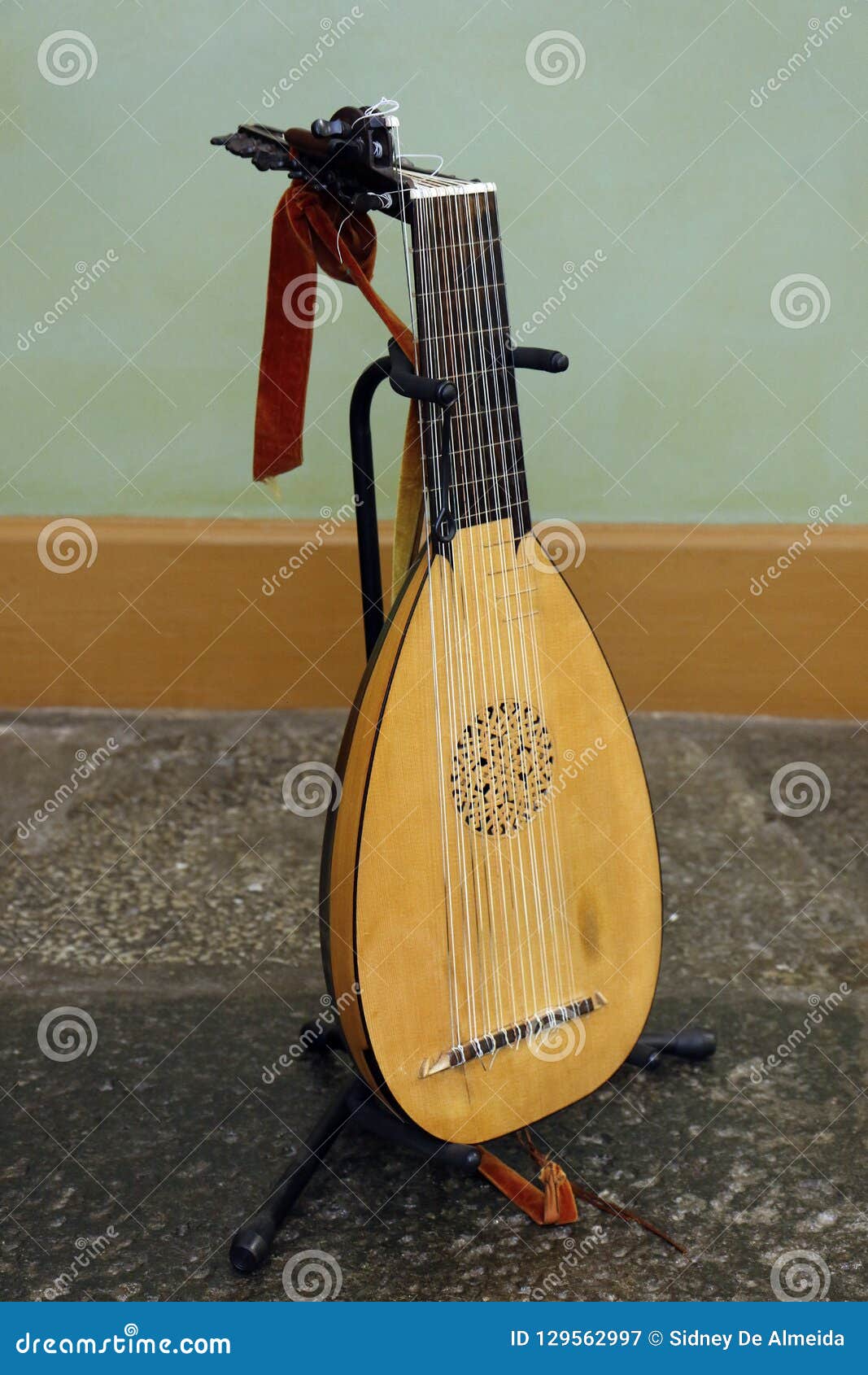 Instrumento Del Laúd Del Instrumento Musical Imagen de archivo - Imagen ...