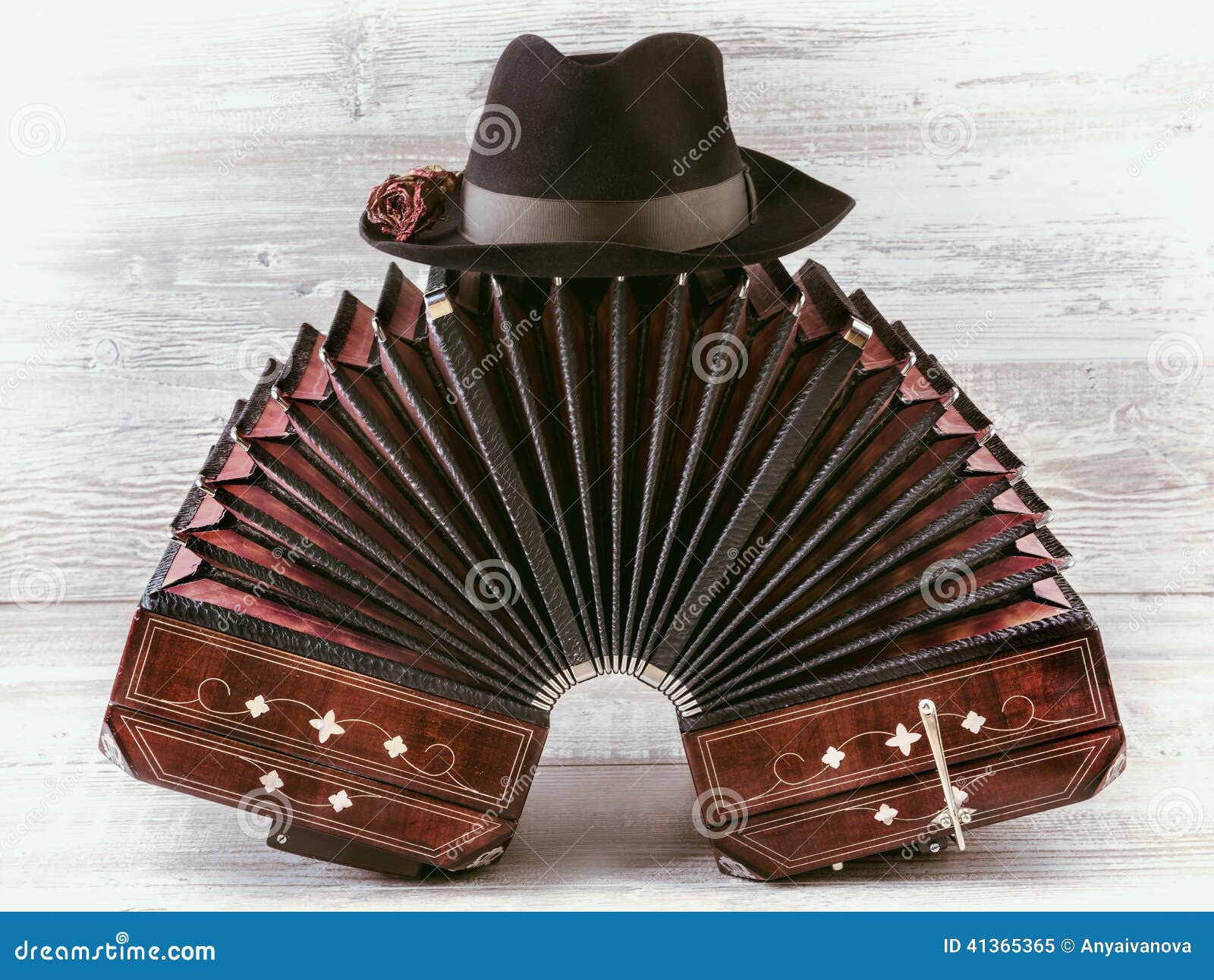 Instrumento Del Tango De Bandoneon Imagen de archivo - Imagen de ...