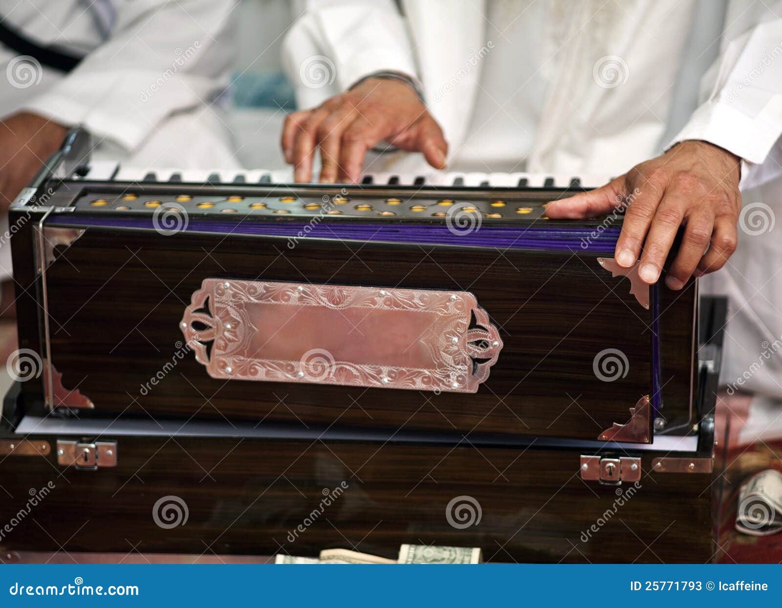 Instrumento-Harmonium sikh imagen de archivo. Imagen de ceremonia ...