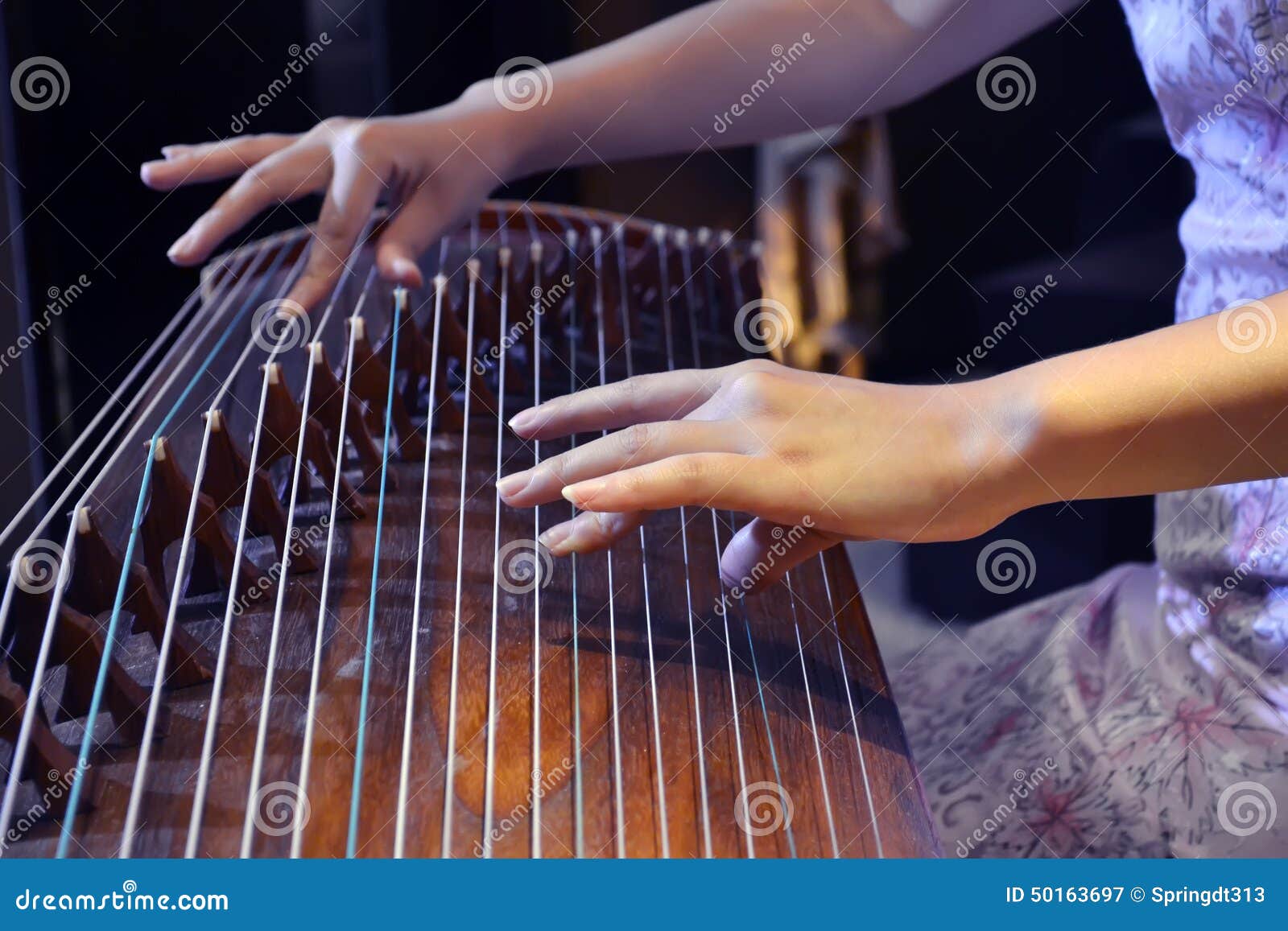 Instrumento musical chino imagen de archivo. Imagen de macro - 50163697