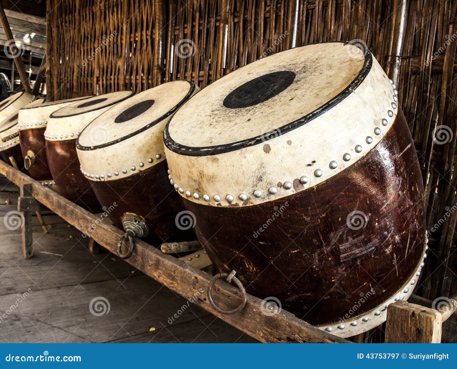 Instrumento Musical Dos Cilindros Antigos Tailandeses Imagem de Stock ...