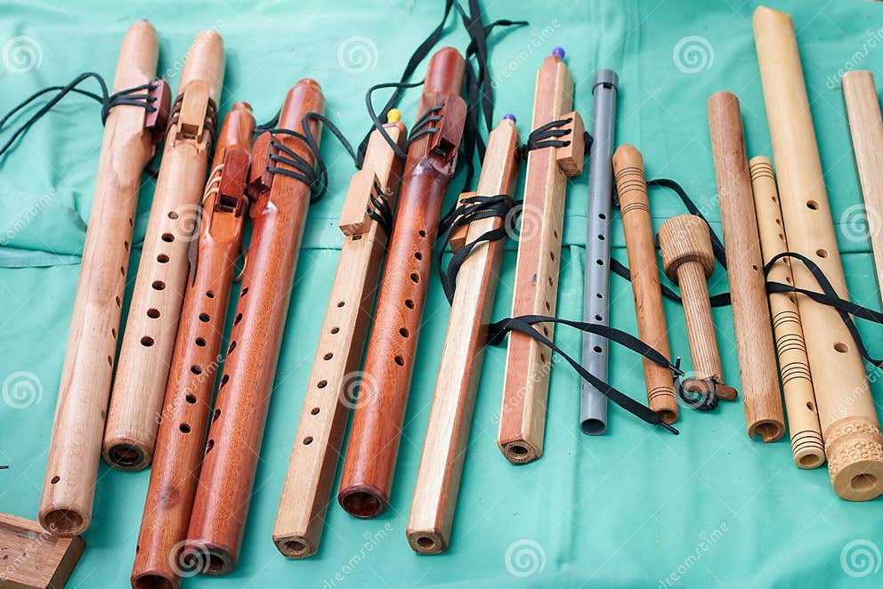 Instrumentos Musicales De Madera Foto de archivo - Imagen de canto ...