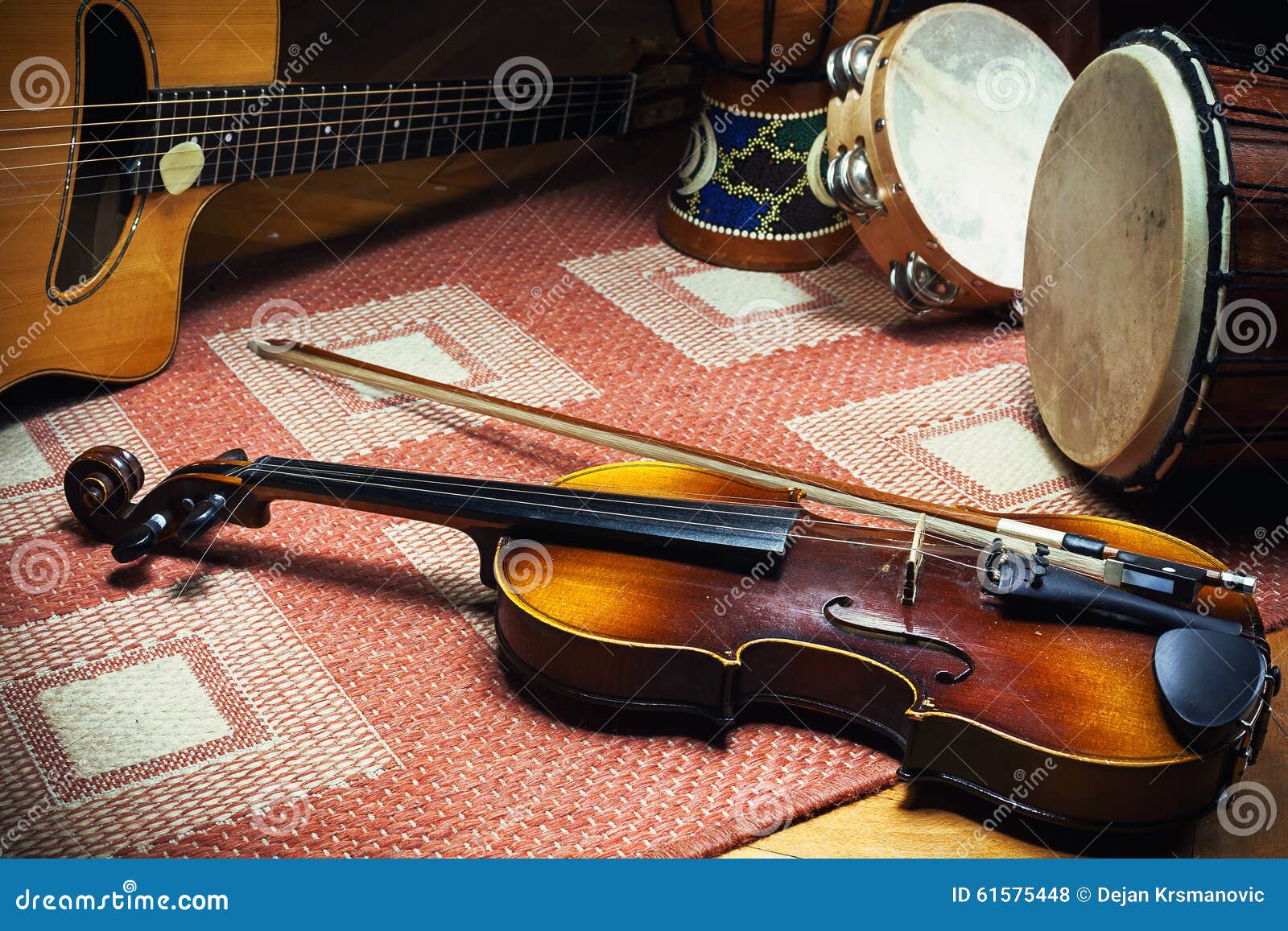 Instruments Acoustiques De Musique Folk Photo stock - Image du ...