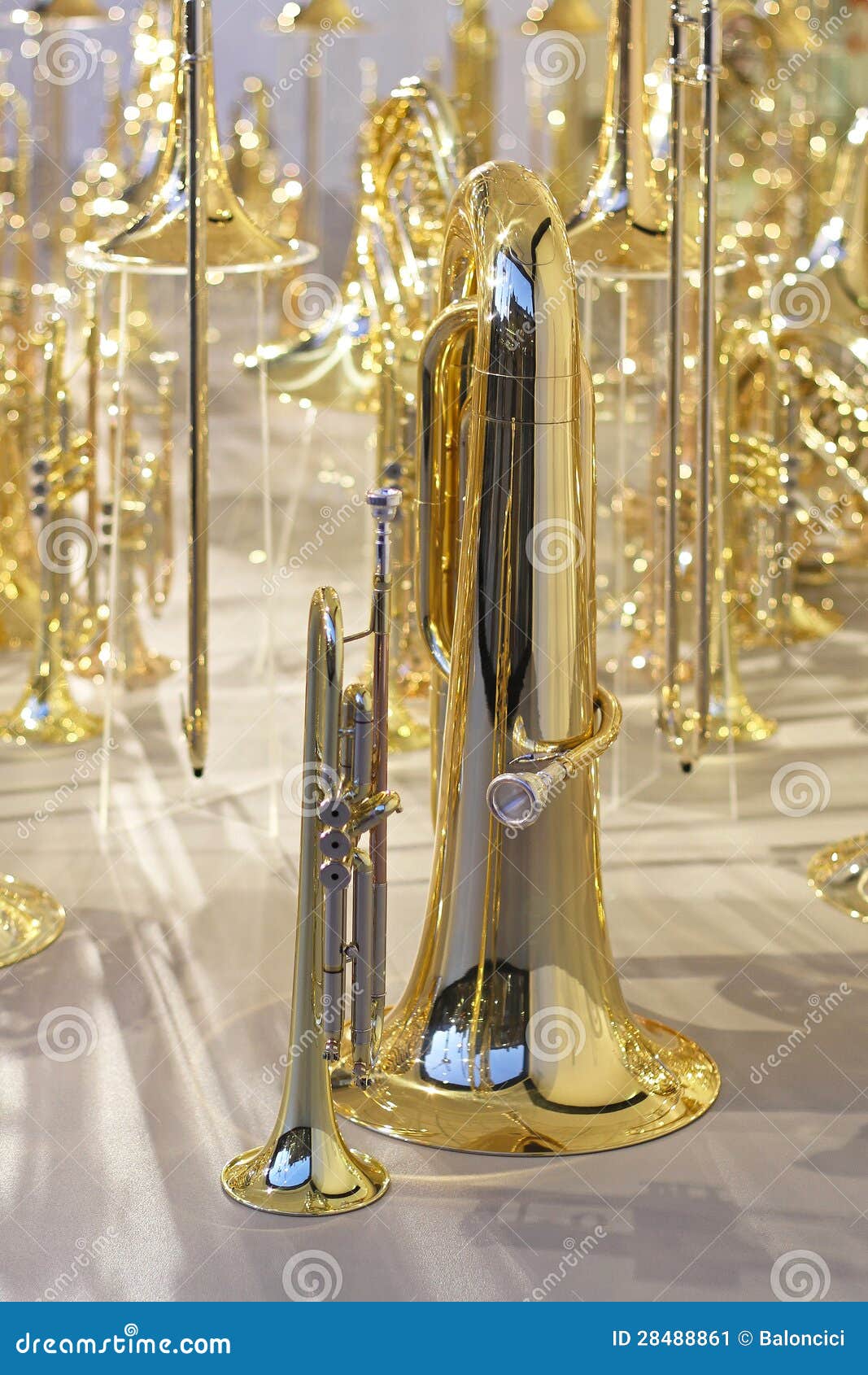 Instruments De Vent En Laiton Image stock - Image du instruments ...