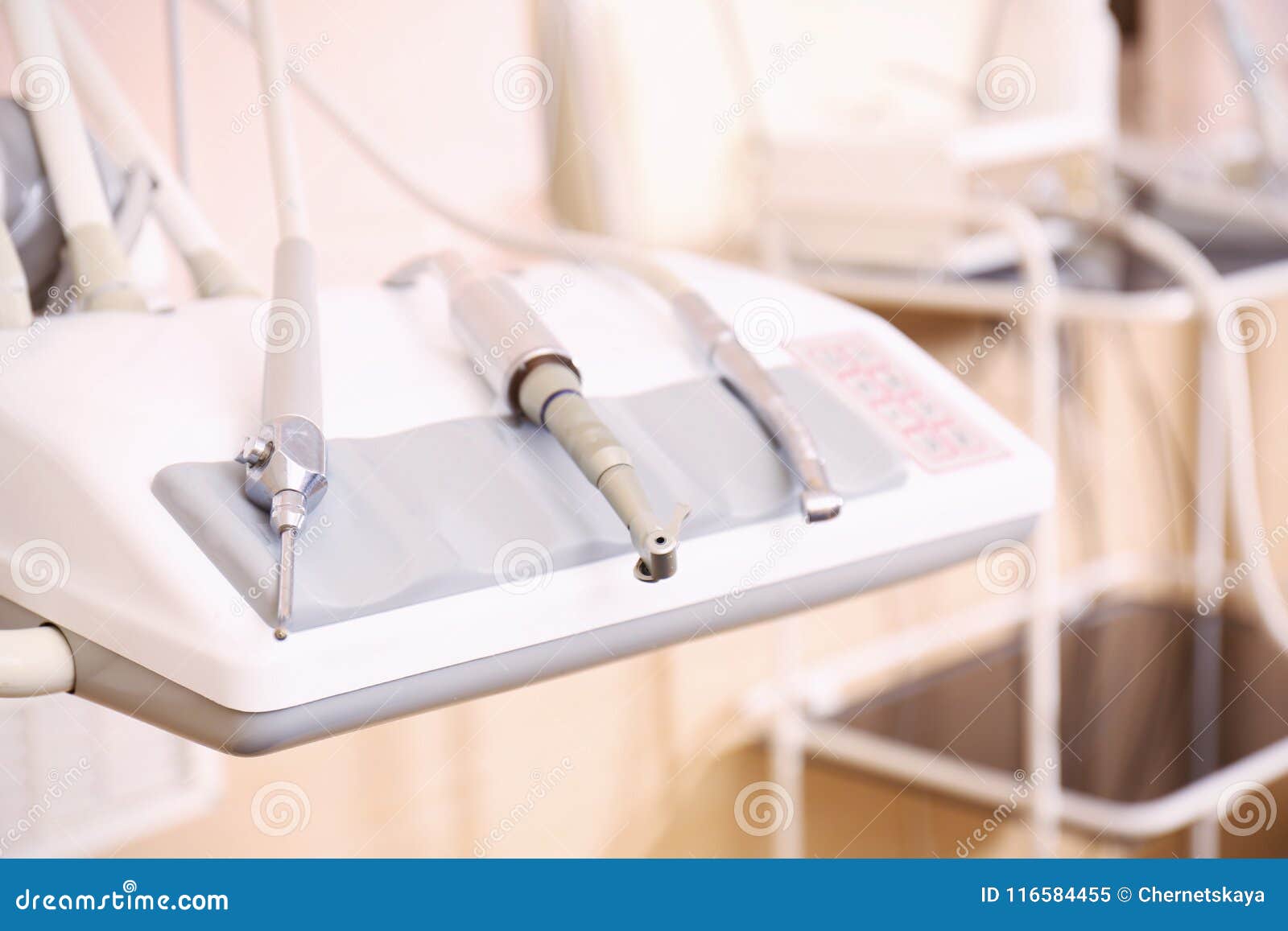 Instruments Dentaires Dans La Clinique Image stock - Image du ...