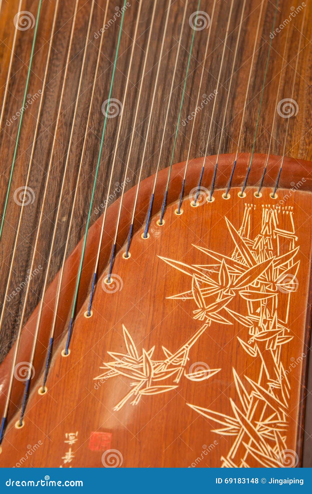 Instruments Folkloriques - Cithare Photo stock - Image du lettres ...