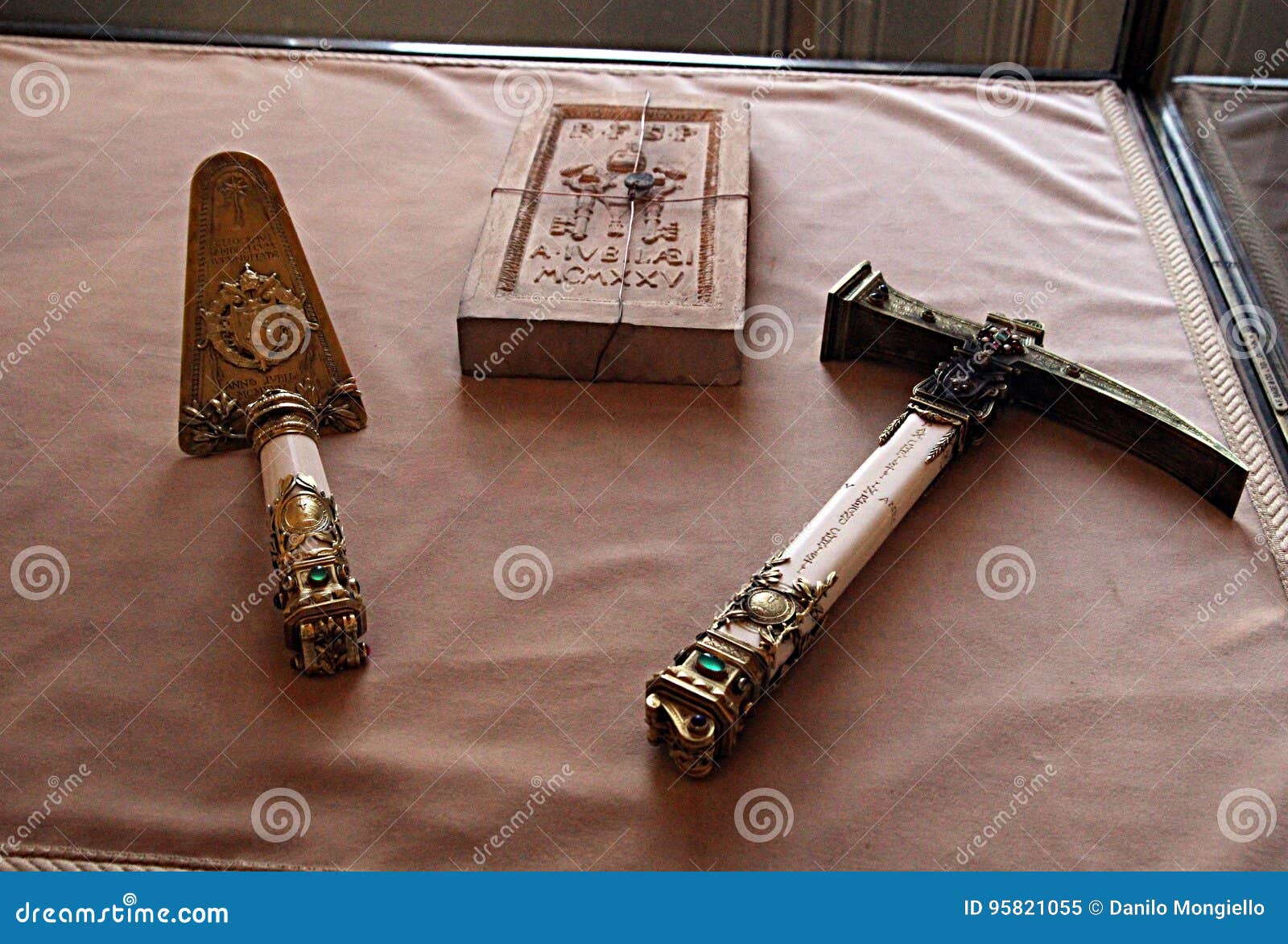 Vatican holy door editorial image. Image of culture, holy - 95821055