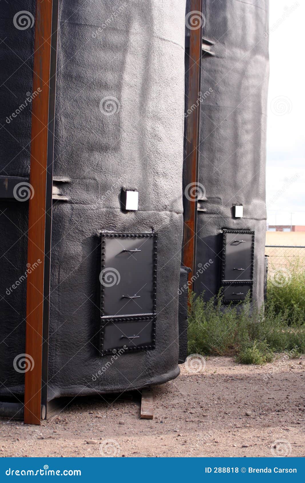 Insulated Oil Storage Tanks Picture. Image: 288818