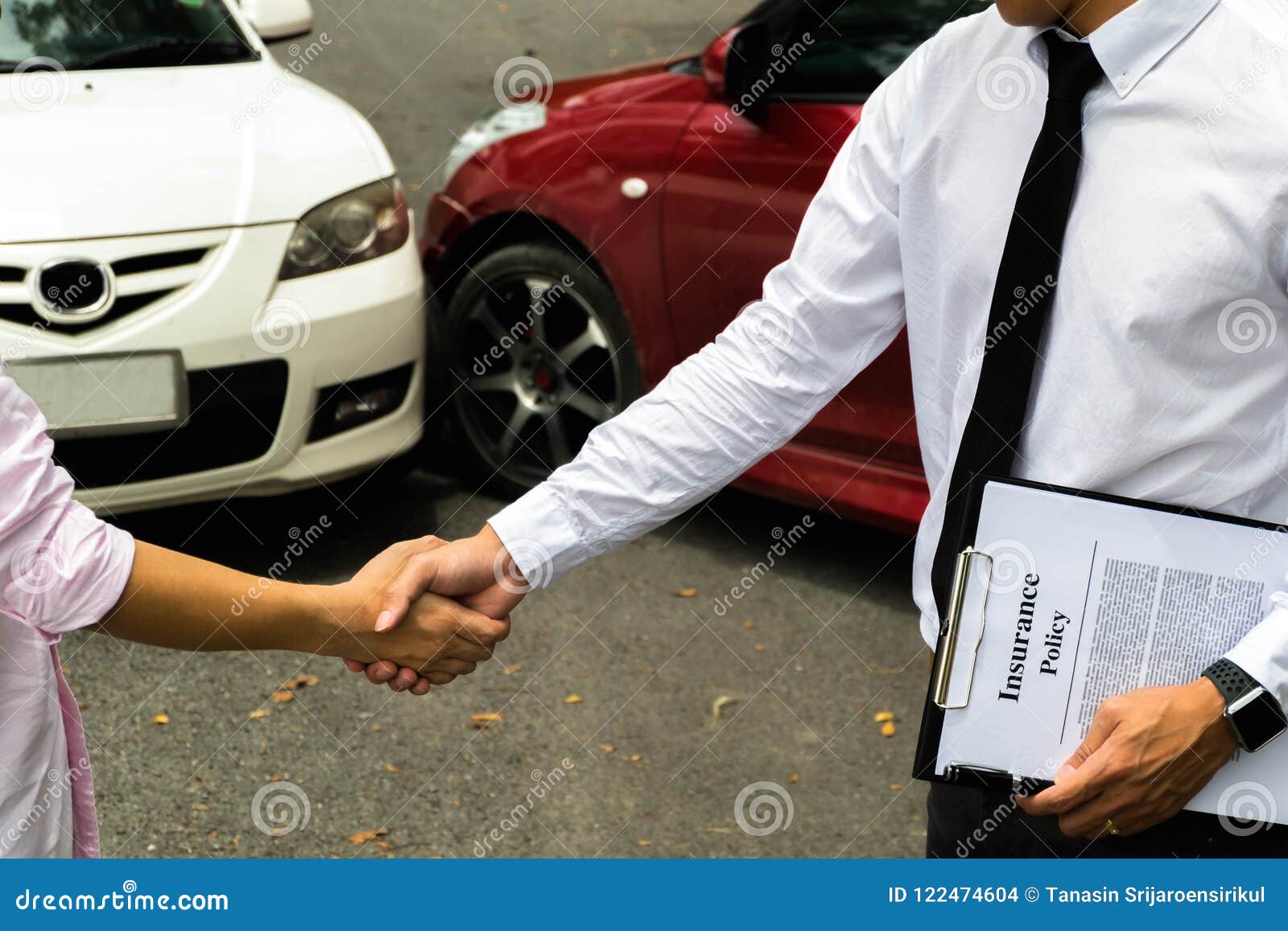 The Insurance Agent Working Claim Process in Payment on from Par Stock ...