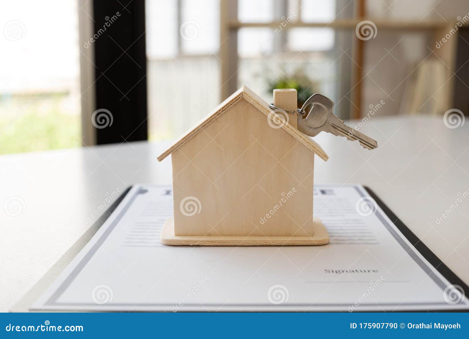 Insurance Form with Sample of House and Keys Home Insurance Concept ...