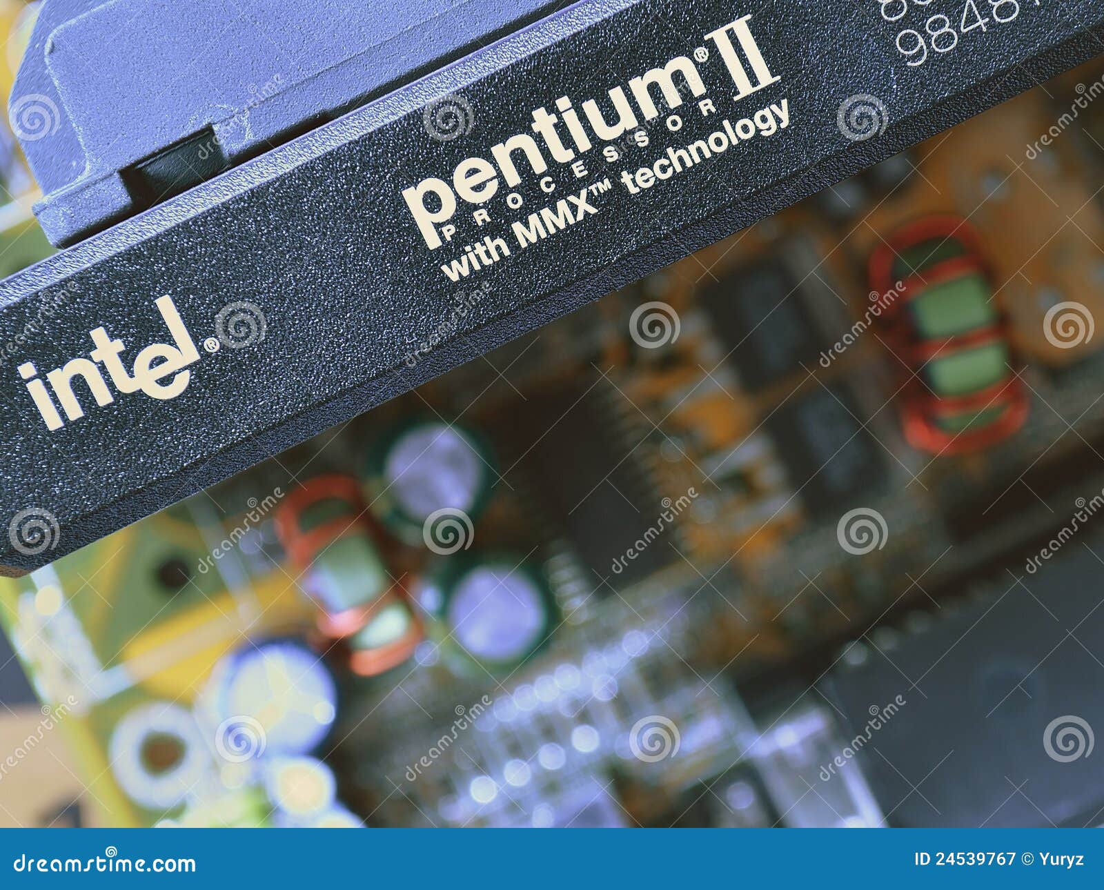 Intel Pentium II redactionele fotografie. Image of verrichting - 24539767
