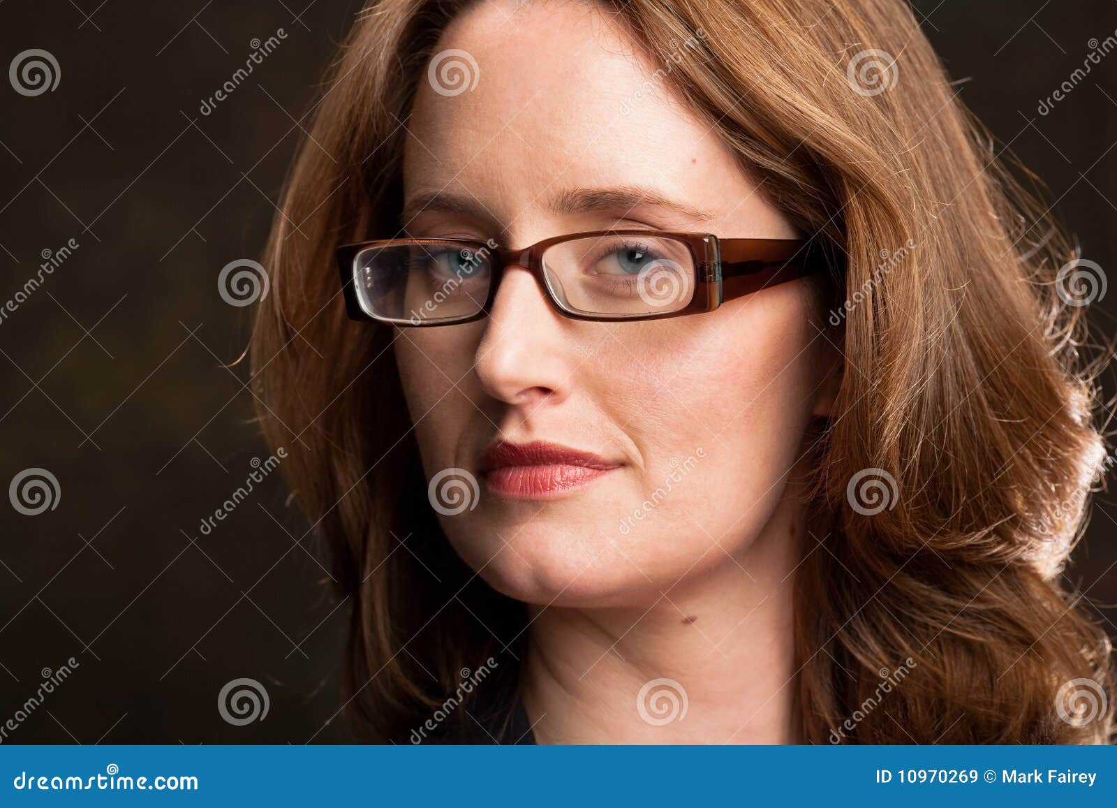 Intelligente vrouw stock afbeelding. Image of medio, intelligent - 10970269