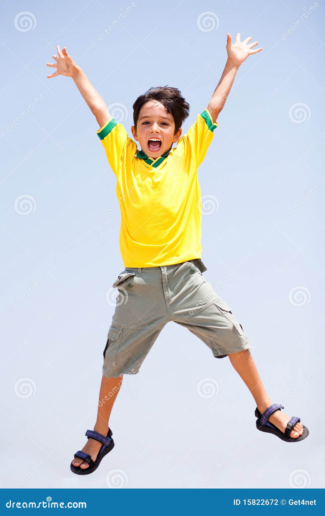 Intelligentes Kind, Das Hoch in Einer Luft Springt Stockfoto - Bild von ...