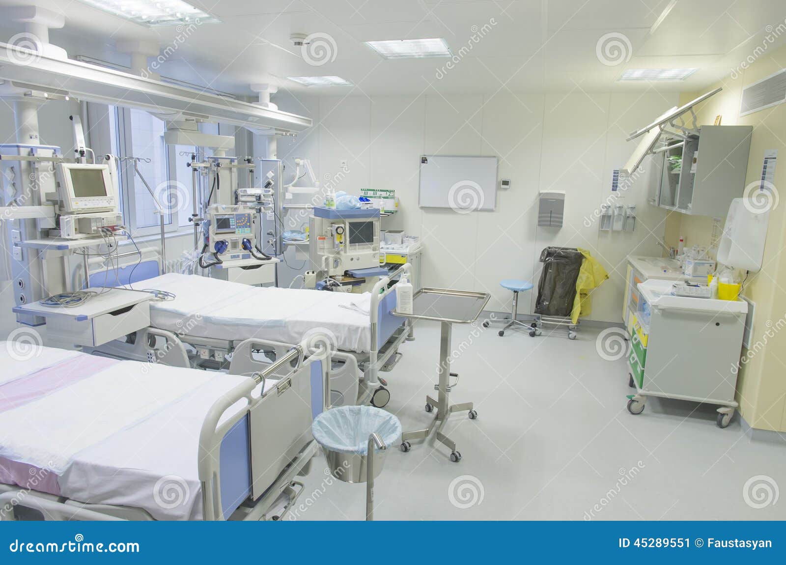 Intensive care unit stock image. Image of health, institution - 45289551