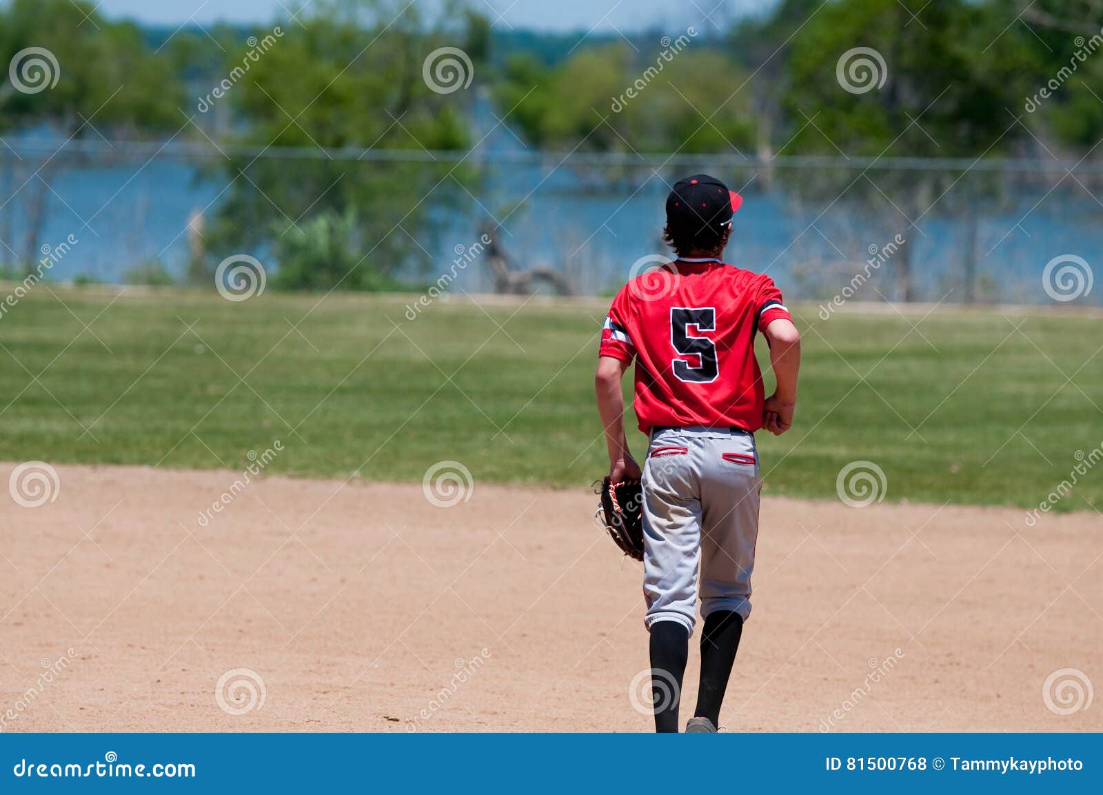 Interbase Adolescente Di Baseball Sul Campo Con Lo Spazio Della Copia ...