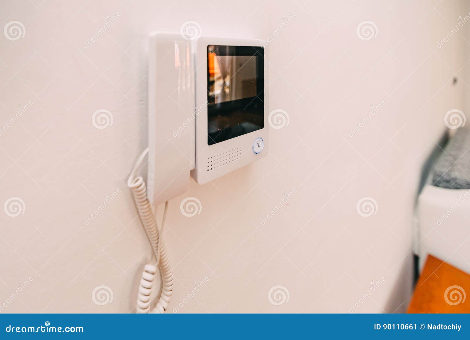 Intercom in De Flat Intercom Het Hangen Op De Muur Interco Stock ...