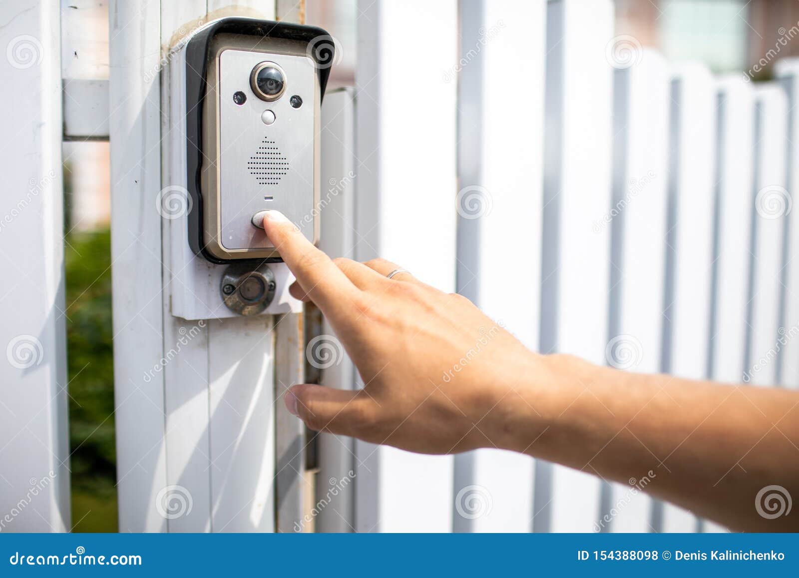 Intercomunicador Video Na Entrada De Uma Casa Foto de Stock - Imagem de ...