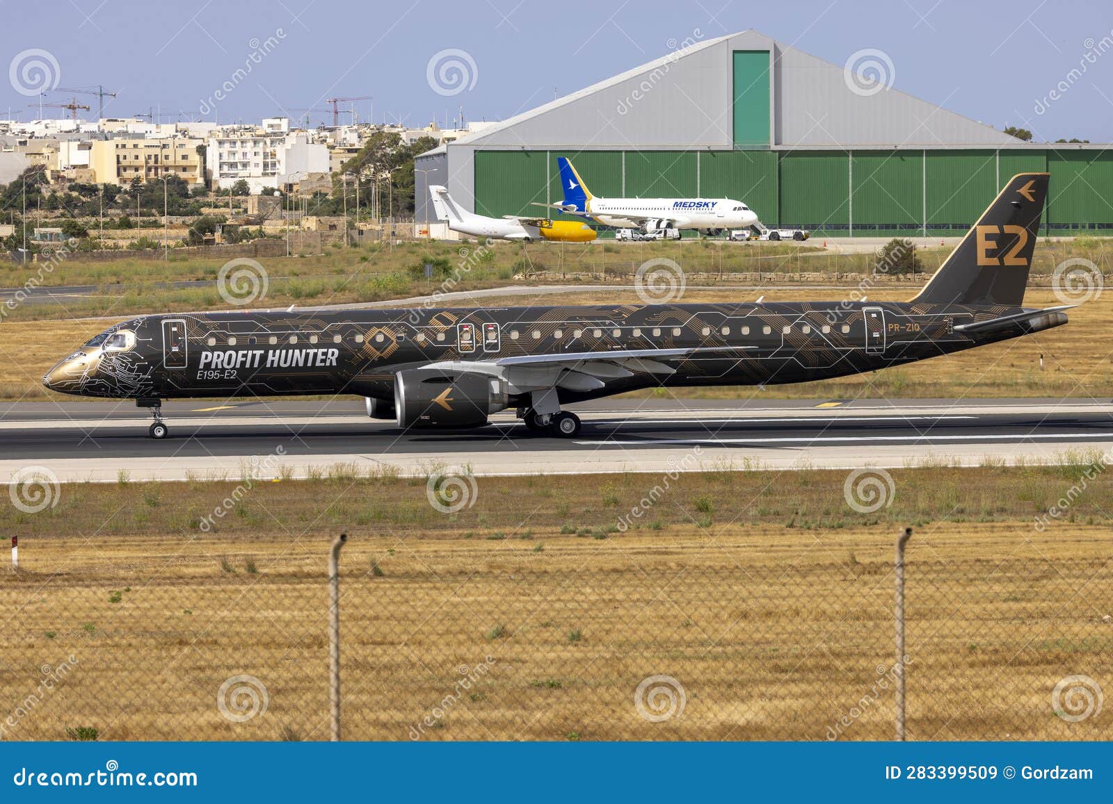 Interesting Color Scheme on Embraer Demonstrator Aircraft Editorial ...