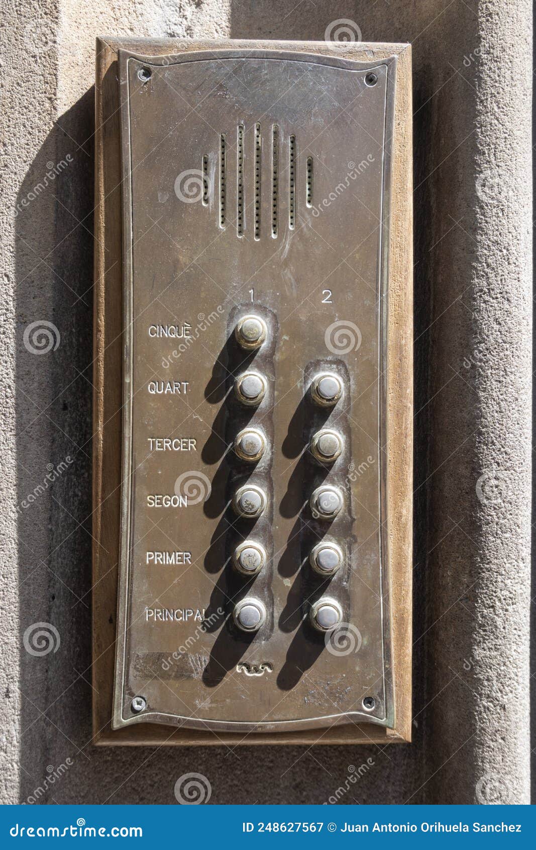 Interfono Vintage De Bronce Imagen de archivo - Imagen de entrada ...